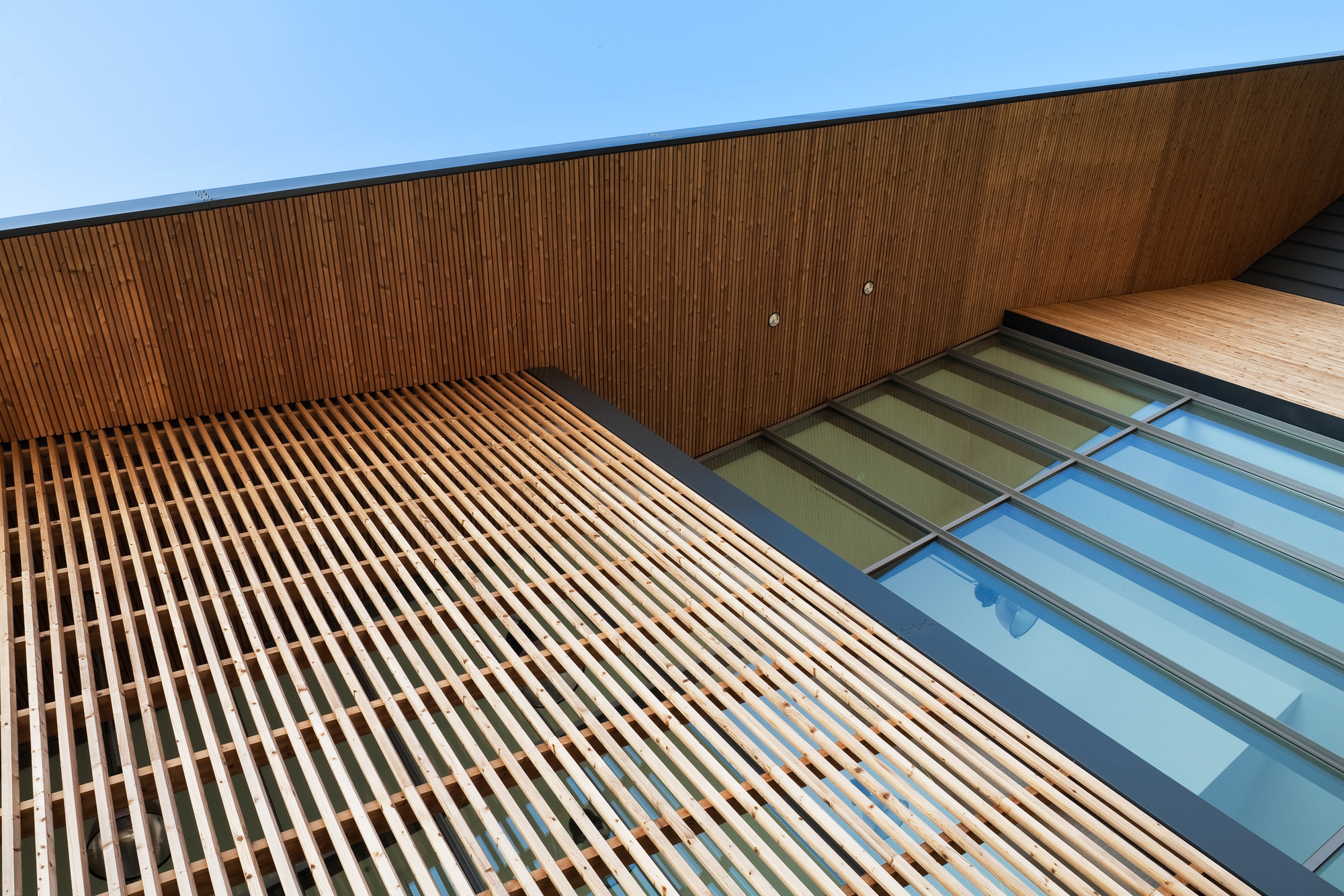 Gallery of "Fancy" Retail Headquarters / Urban Platform - 14