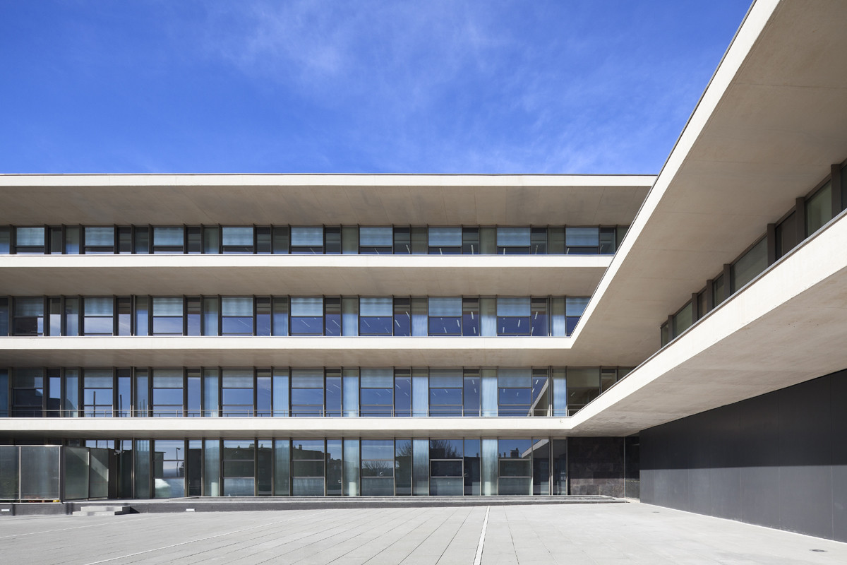 Gallery of Multipurpose Administration Building for the Council of ...