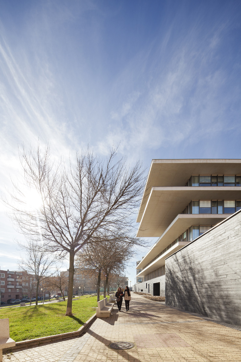 Gallery of Multipurpose Administration Building for the Council of ...