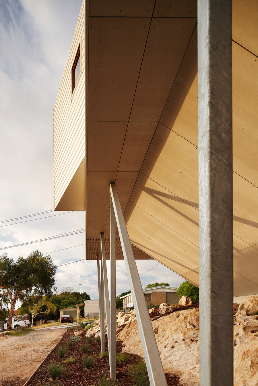 Gallery of Suburban Beach House / David Barr + Ross Brewin - 16