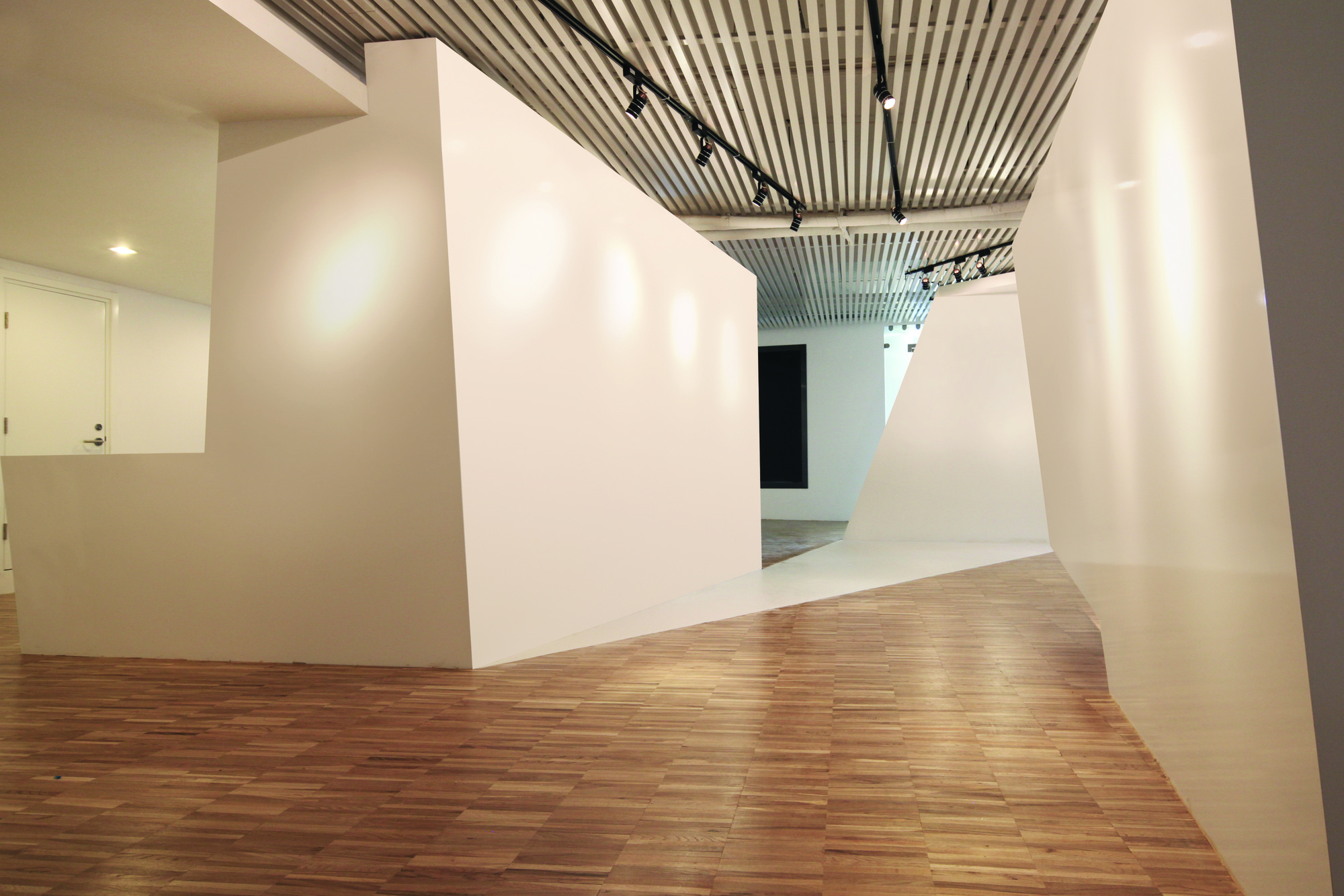 Gallery of Elite Group Headquarters / Crossboundaries - 16