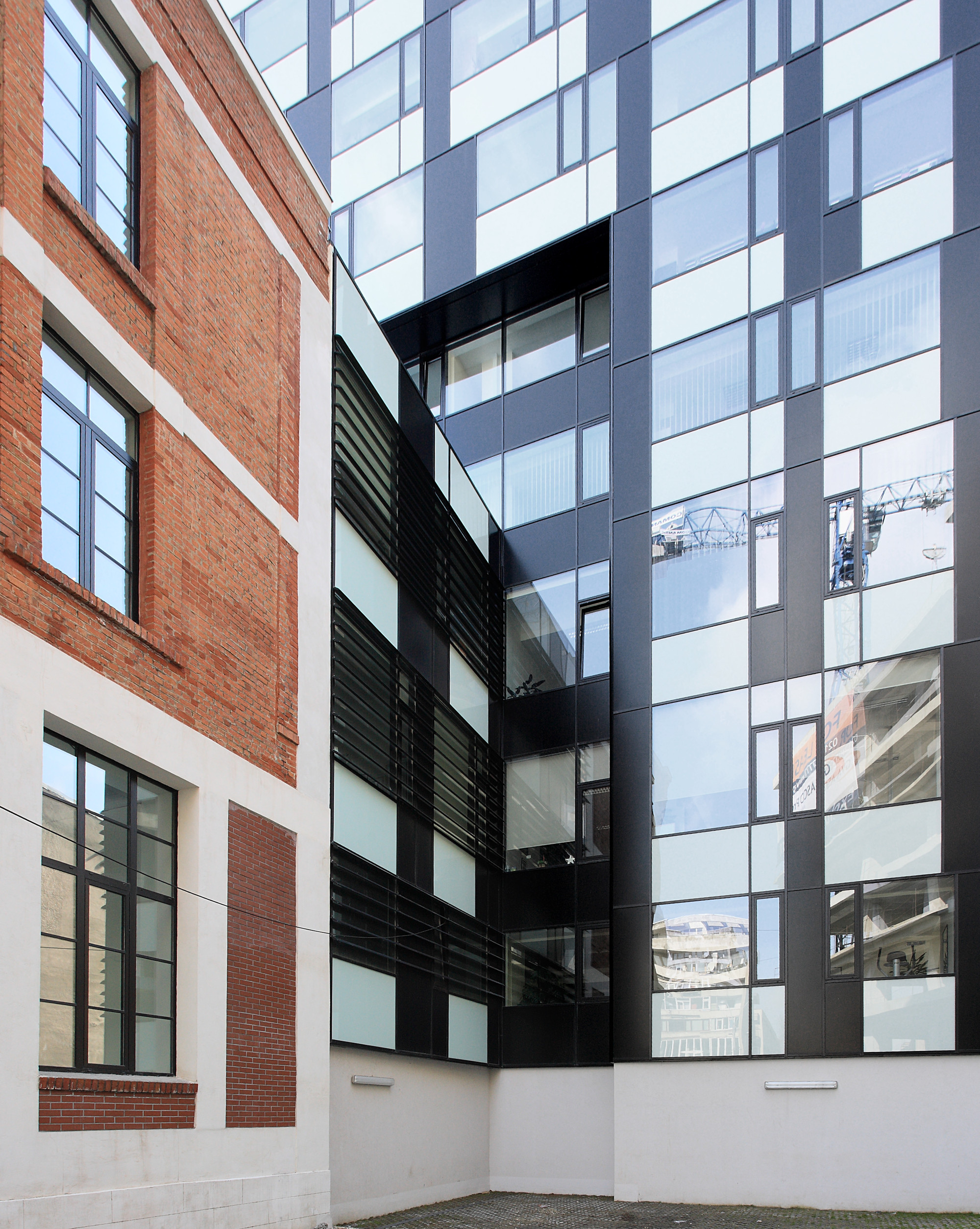 Gallery of Metropolis Centre / Bureau XII + 100P - 12