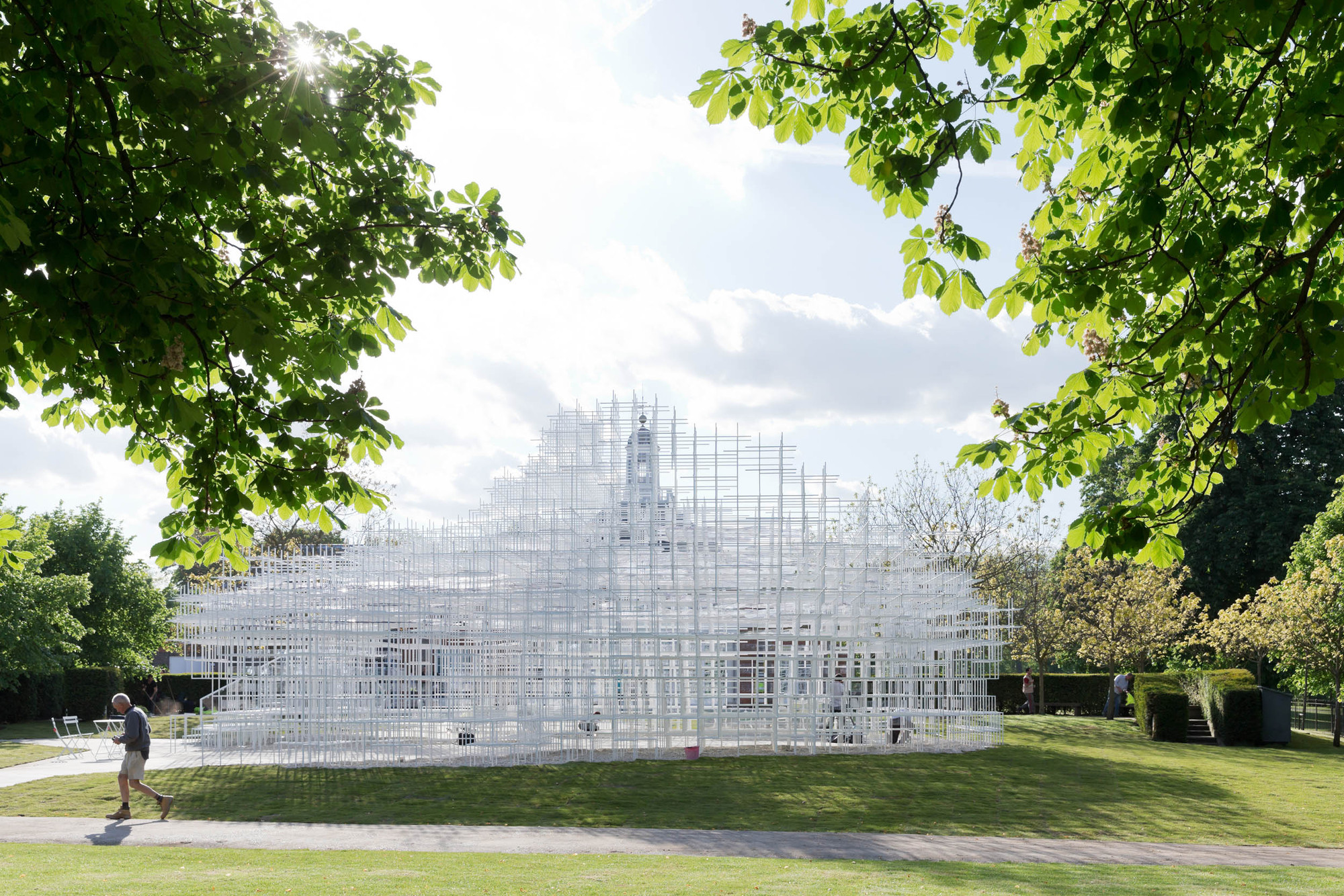 Gallery of 2013 Serpentine Gallery Pavilion / Sou Fujimoto - 2