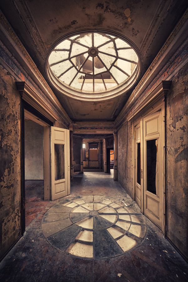 Galería de Arte y Arquitectura: Decay / Matthias Haker - 1