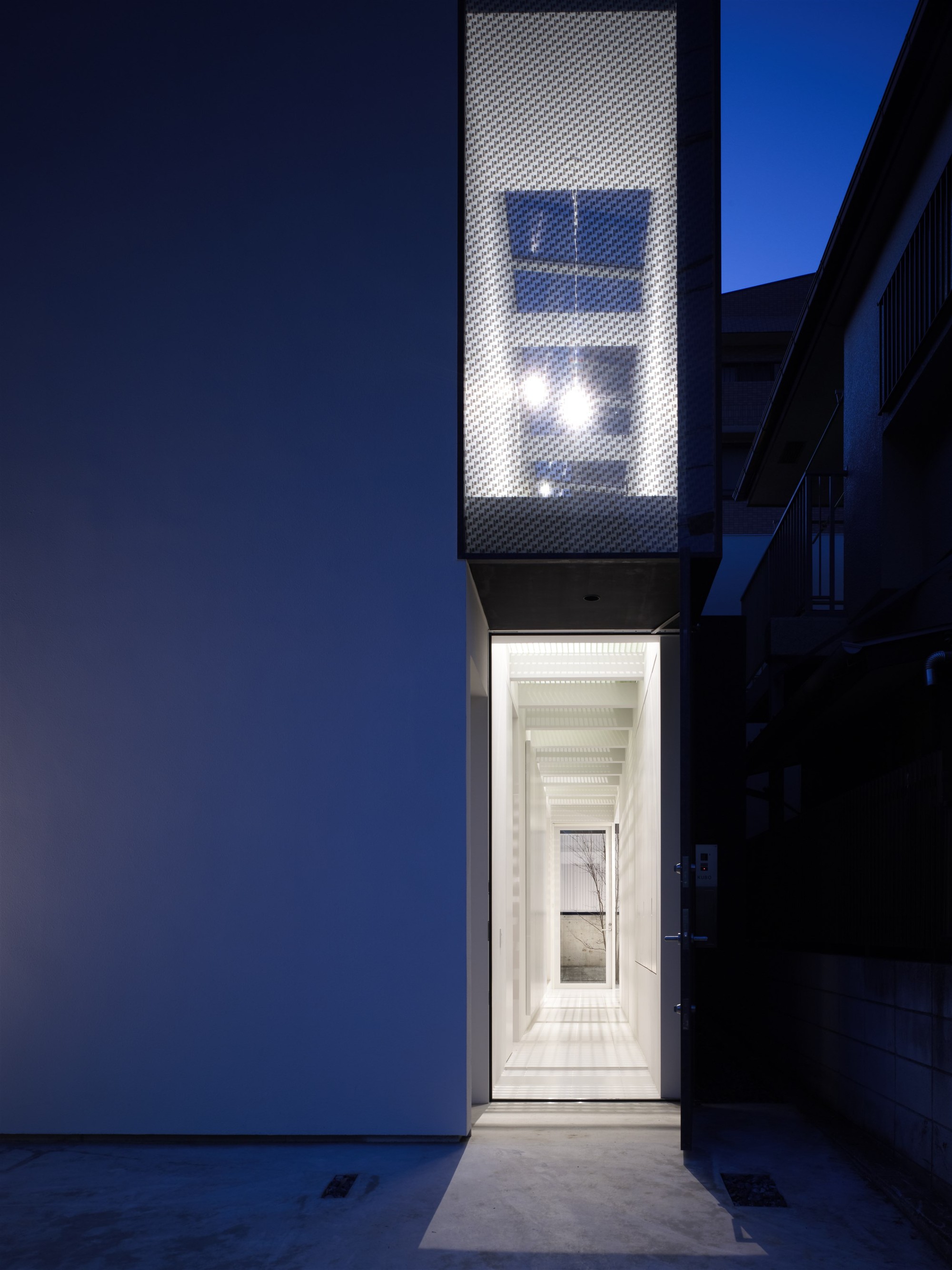 Gallery of Roji House / airscape architects studio - 6