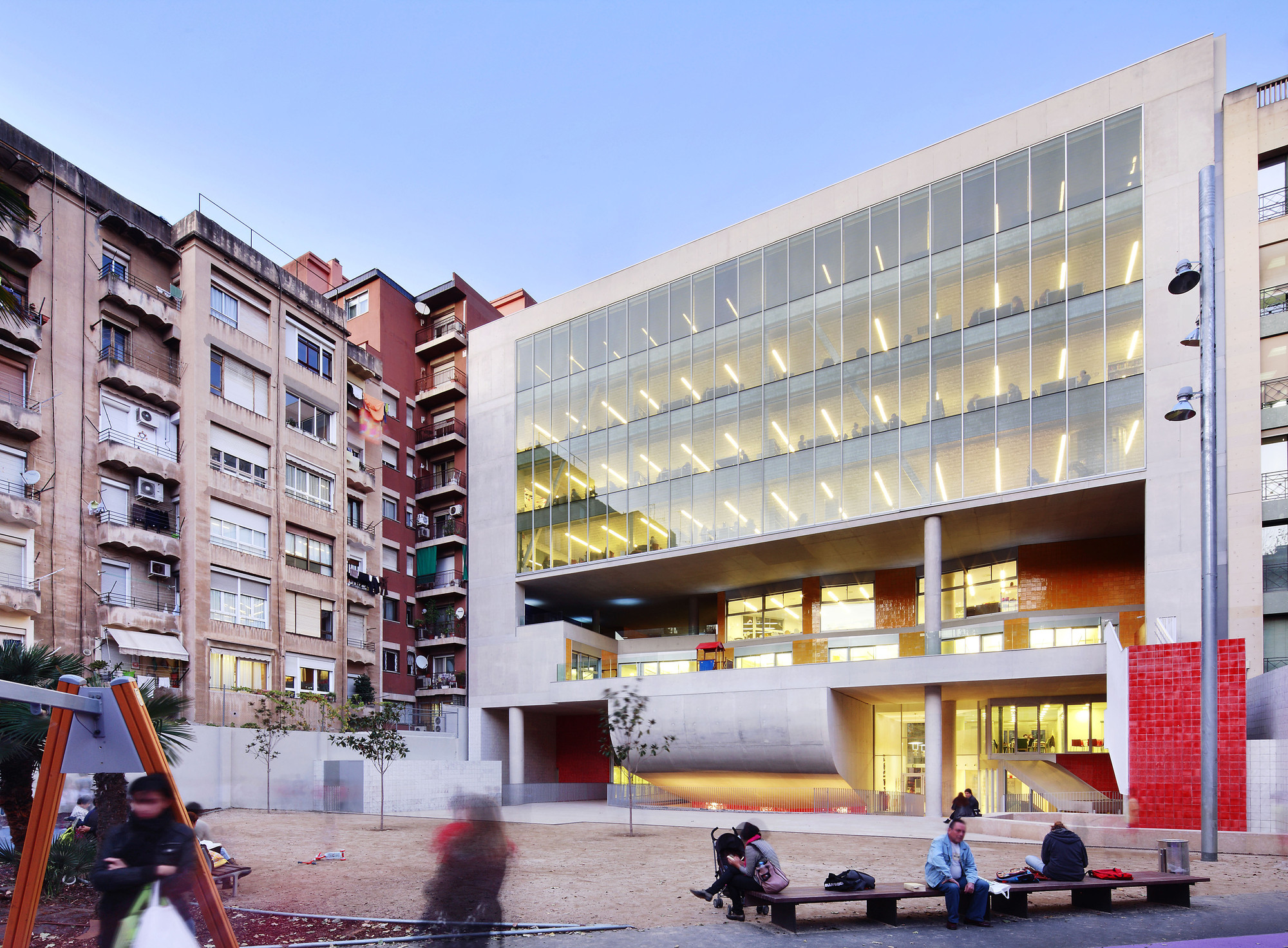 Gallery of Collage Building / Rahola Vidal - 7