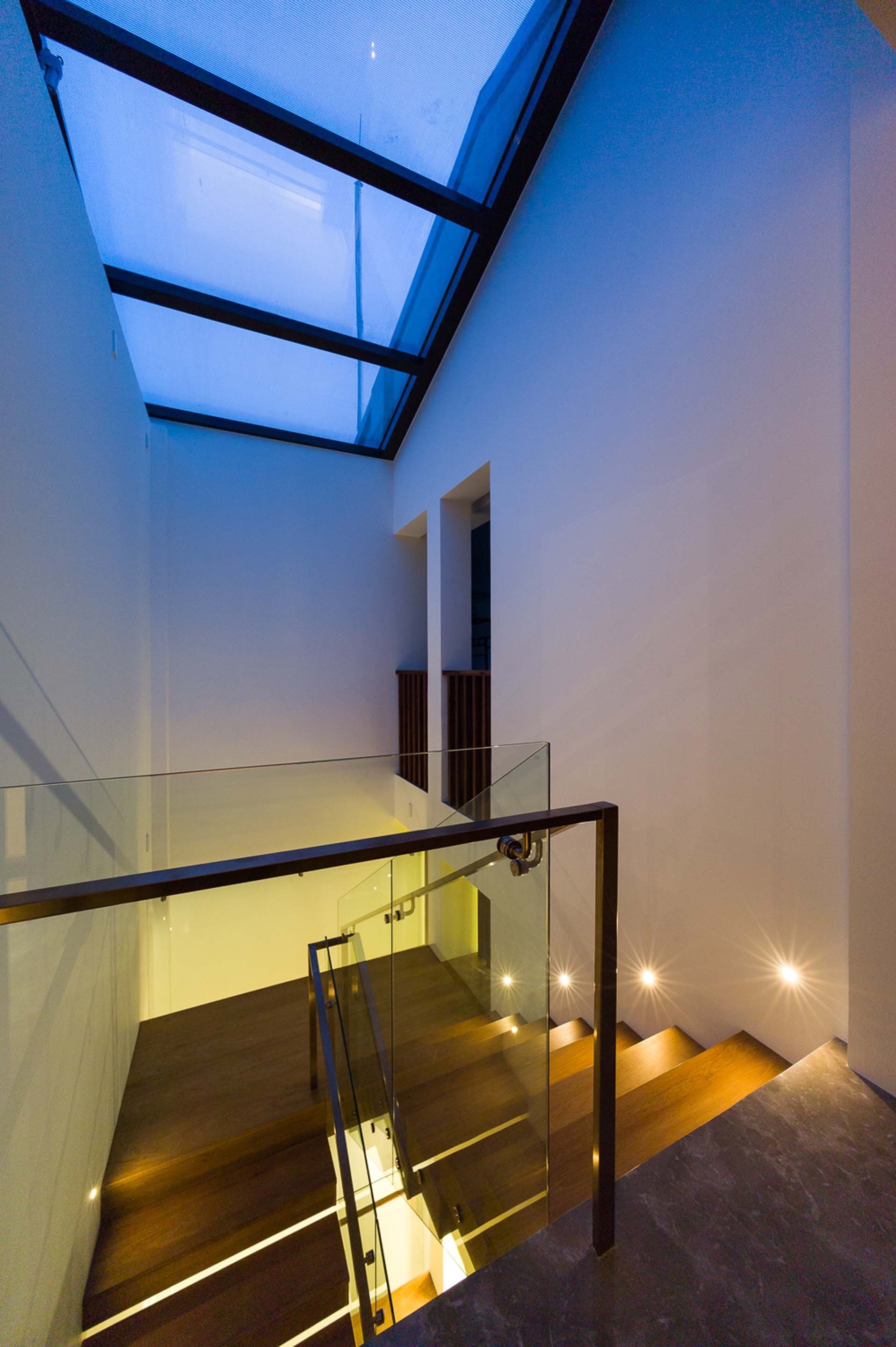 Gallery of Re-born House / DL Design/TL Architects & Associates - 18