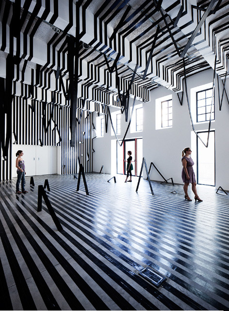 Galería de Arte y Arquitectura: Installations / Esther Stocker - 4