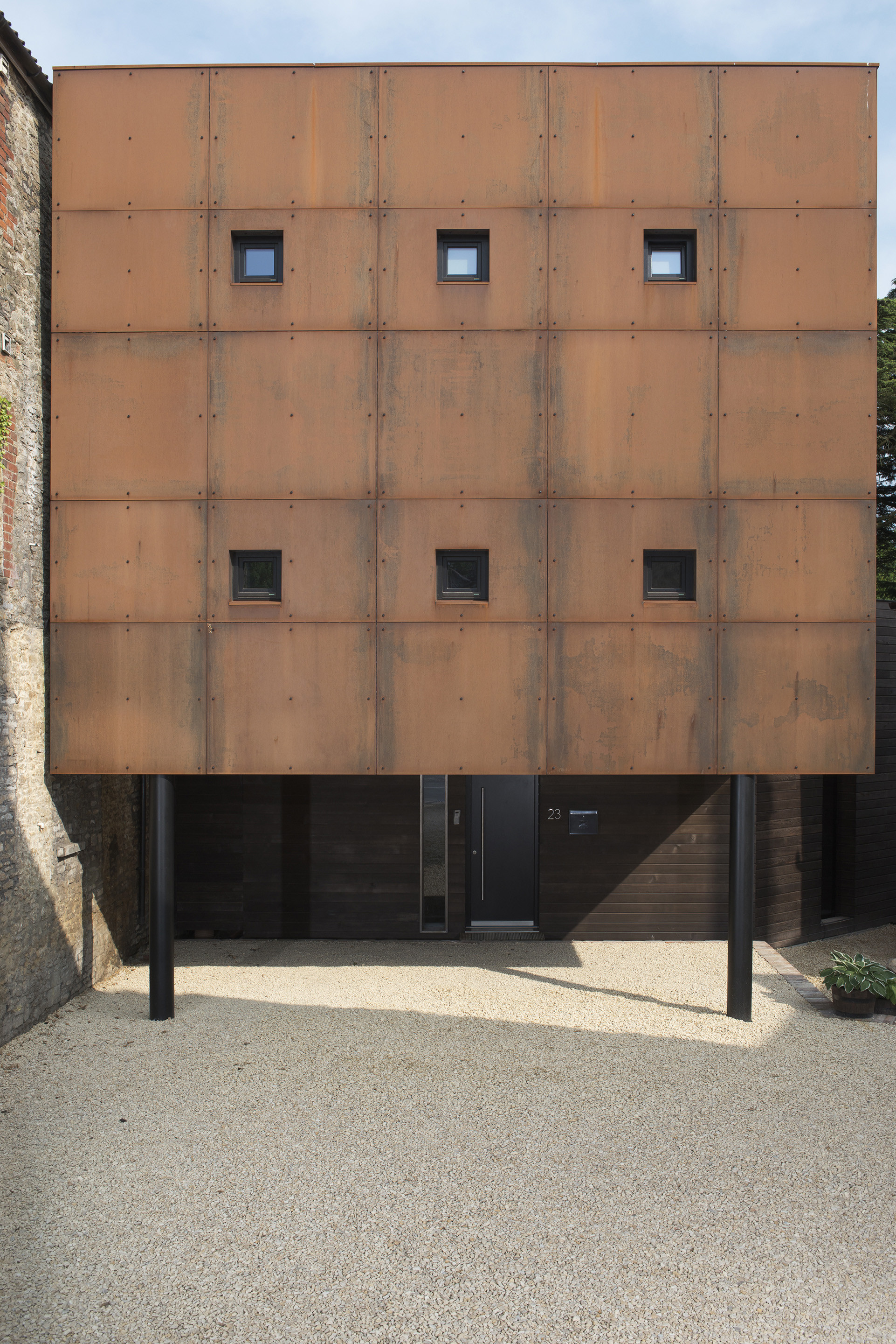 Gallery of Ferrum House / Mark Merer + Landhouse - 9