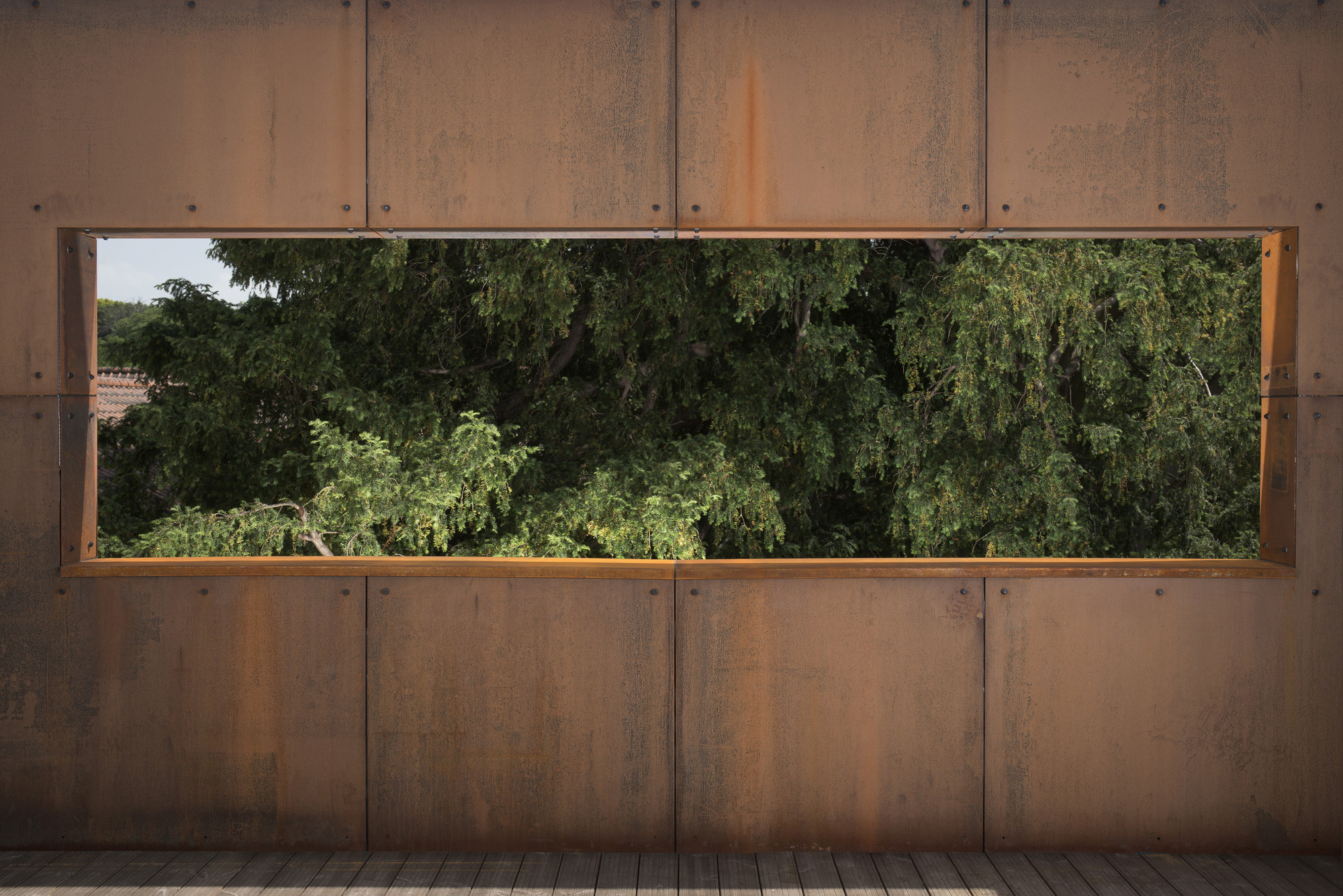 Gallery of Ferrum House / Mark Merer + Landhouse - 13