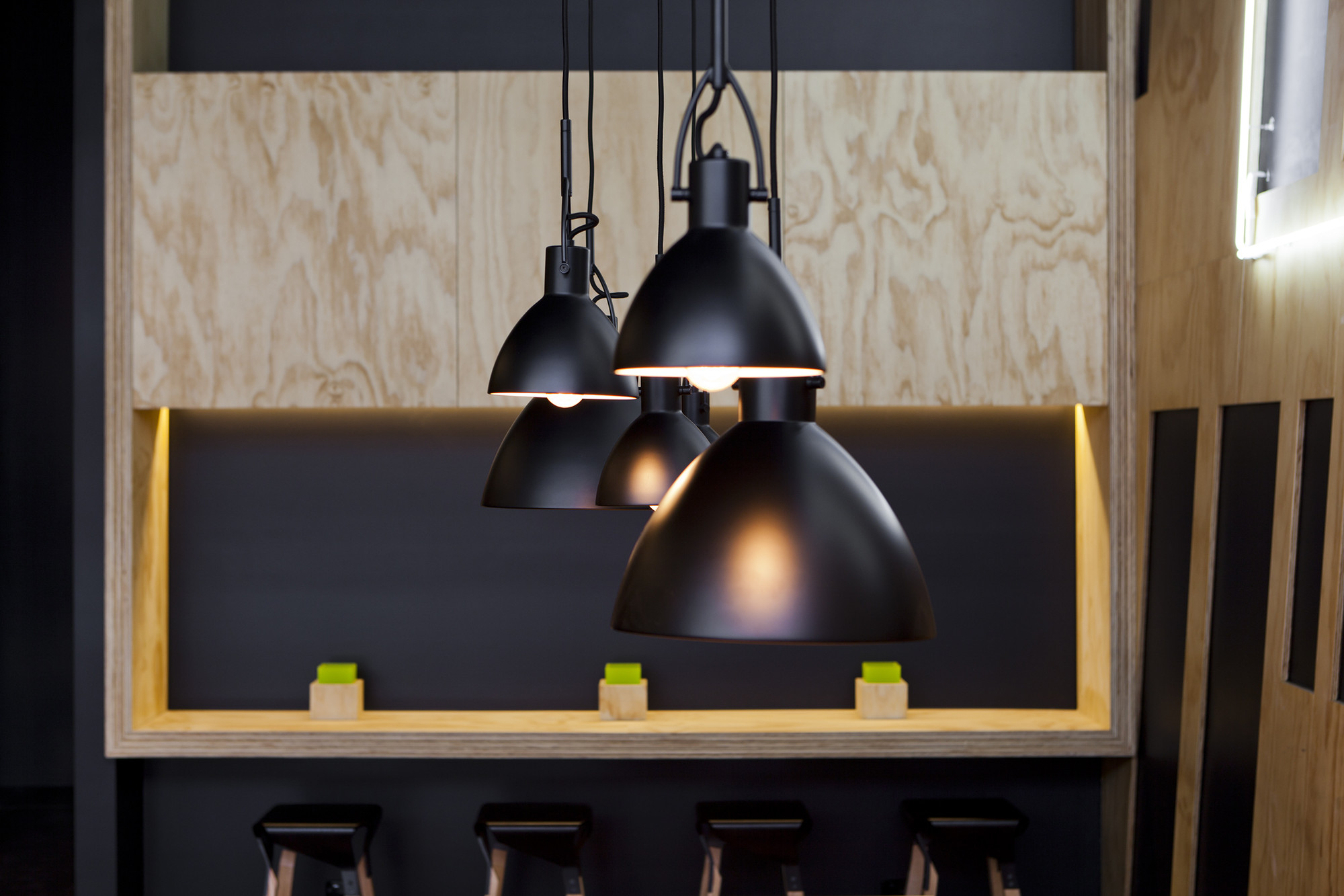 Gallery of Eleven Inch Pizza / Zwei - 5