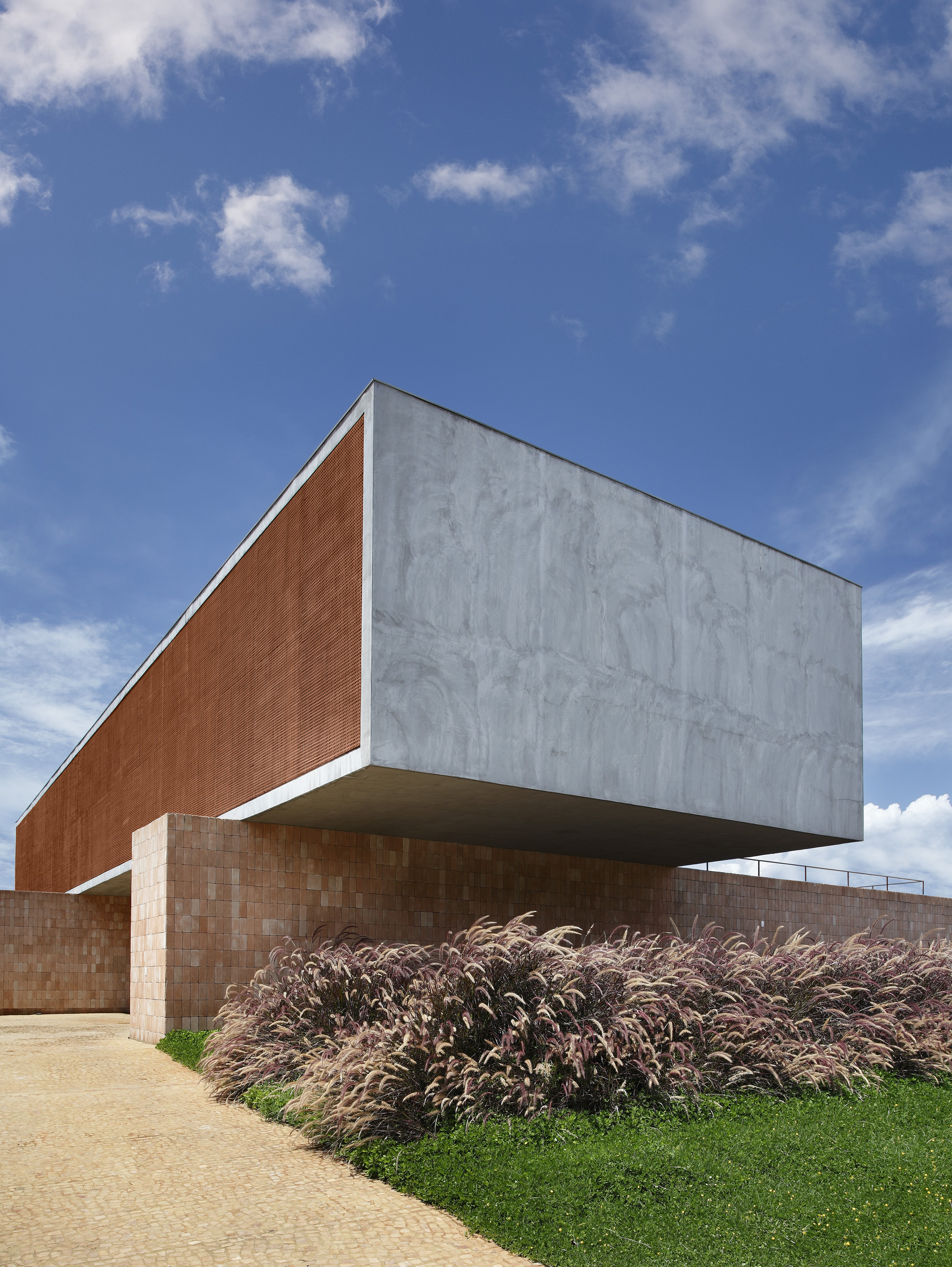 Gallery of BT House / Studio Guilherme Torres - 4