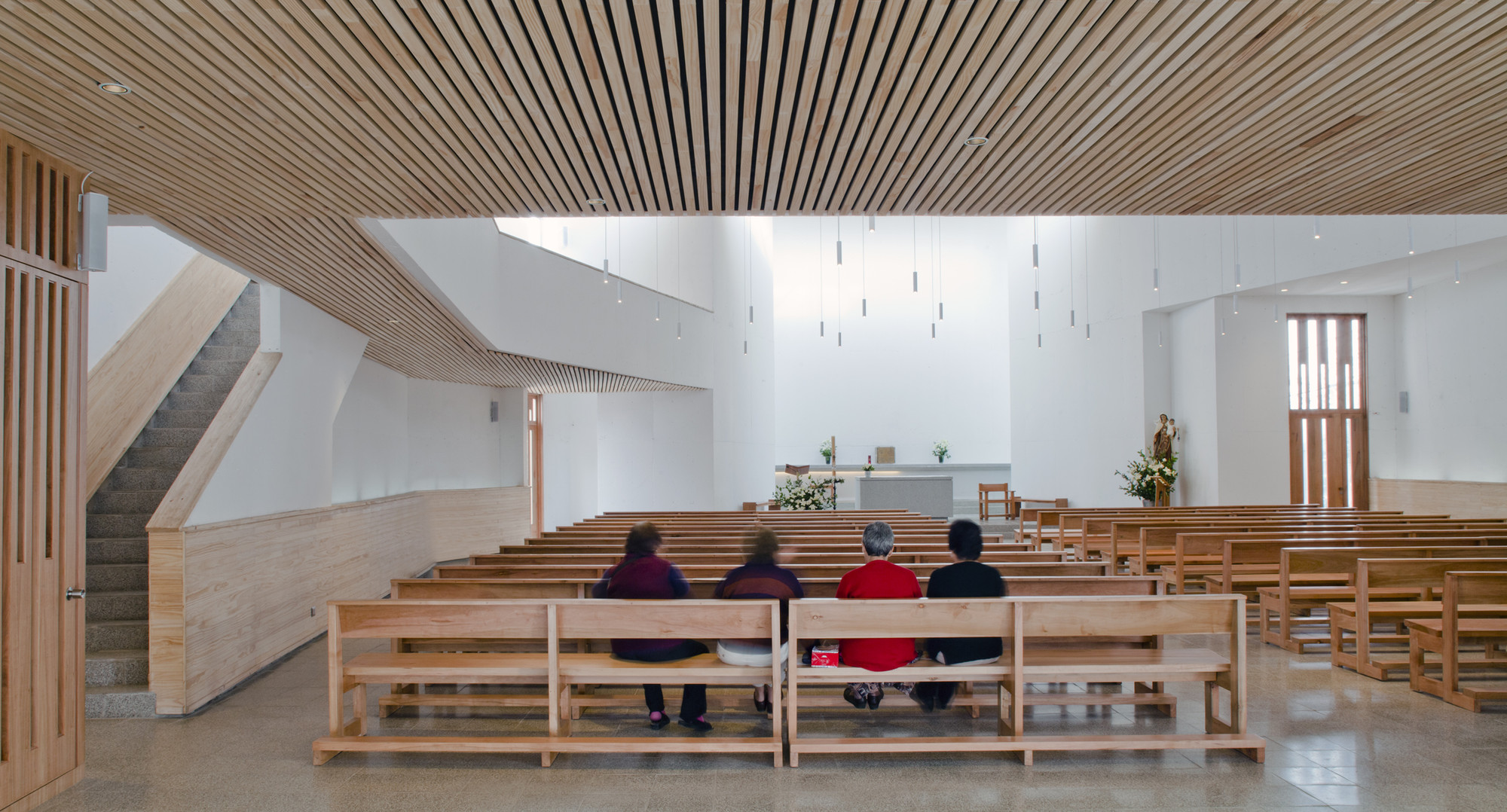 Galería de Capilla San Manuel de la Estrella / Tomás Browne + Alberto ...