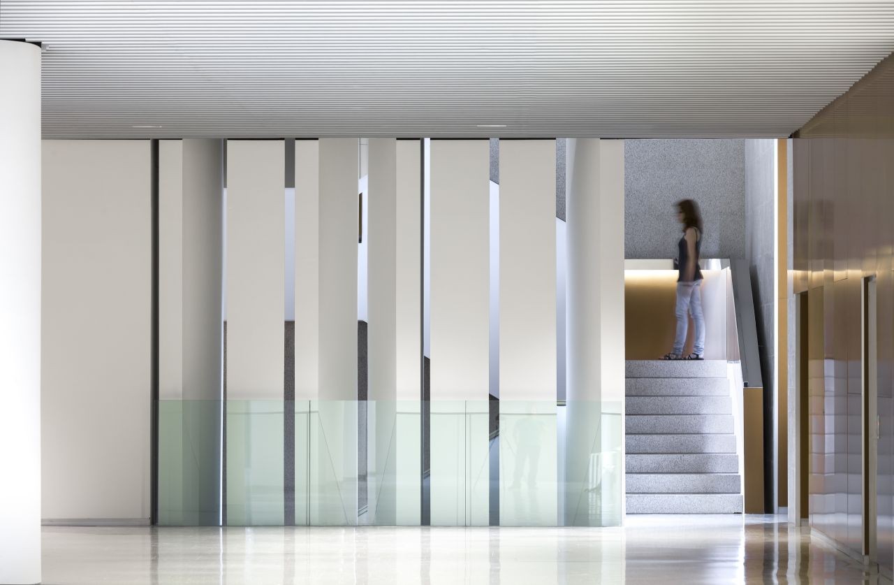 Galería de Edificio de Economía y Postgrado UNAV / Juan M. Otxotorena - 16