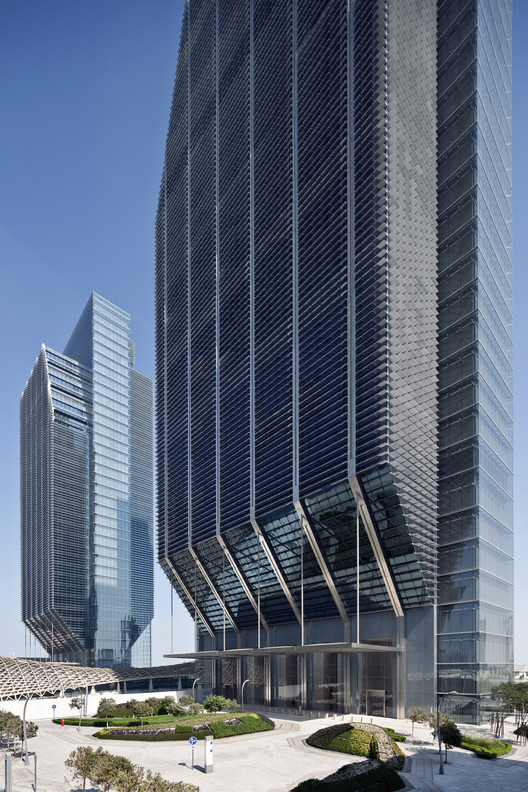 Sowwah Square / Goettsch Partners | ArchDaily