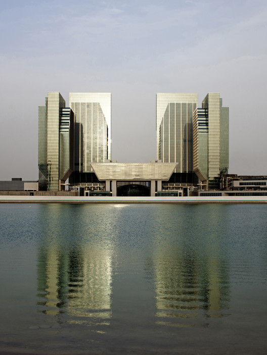 Sowwah Square / Goettsch Partners | ArchDaily