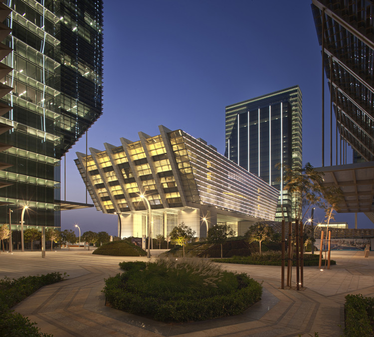 Sowwah Square / Goettsch Partners | ArchDaily