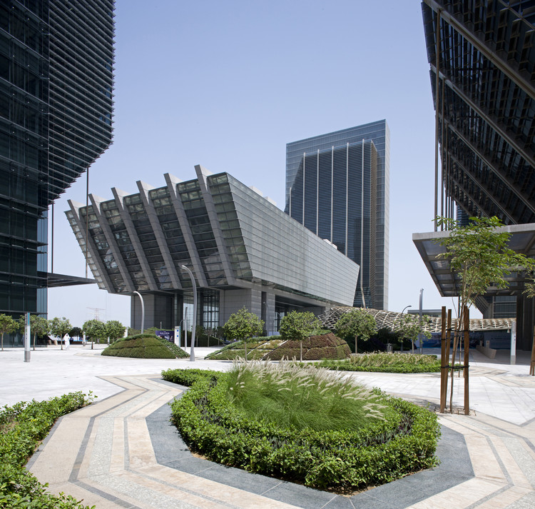 Sowwah Square / Goettsch Partners | ArchDaily en Español