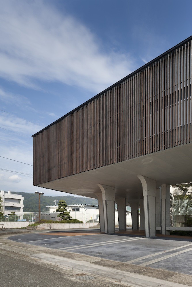 Lifted-Garden House / acaa | ArchDaily