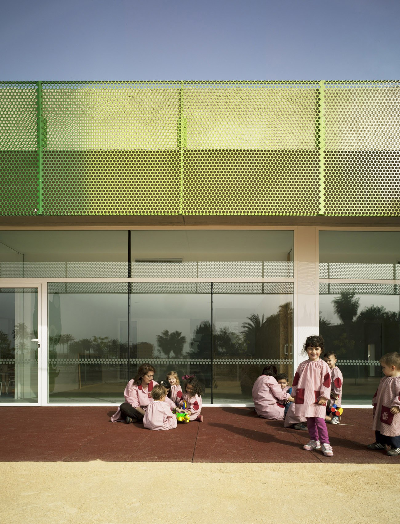 Gallery of Kindergarden between Palms in Los Alcazares / Cor ...