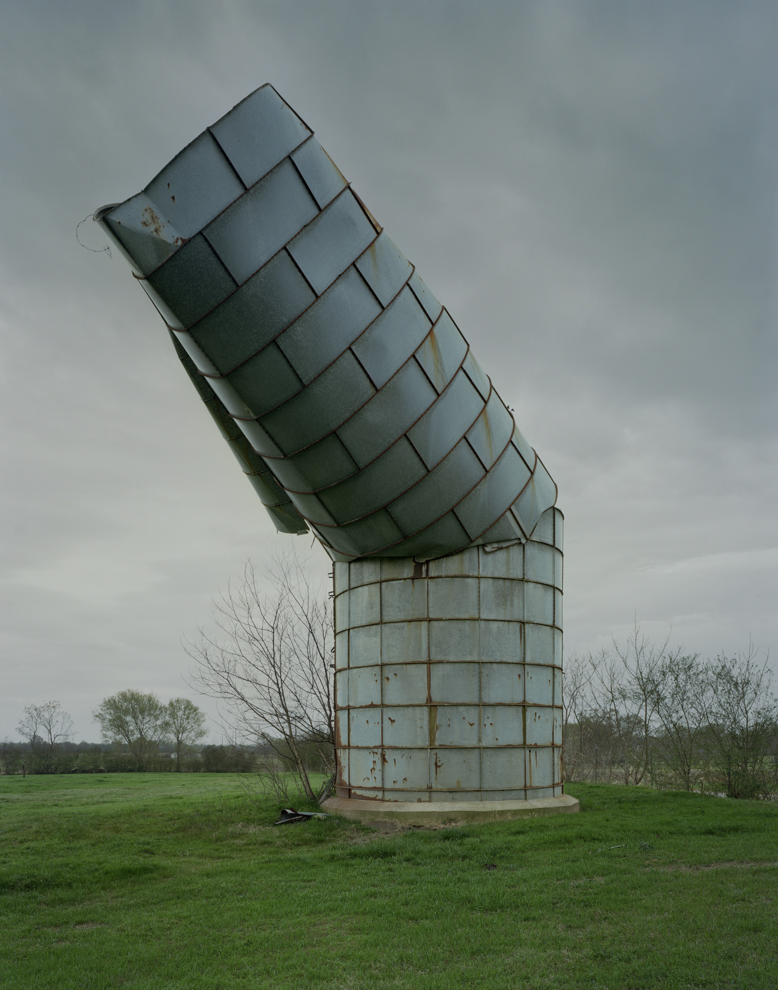 Gallery of A Moving Question: The Beauty of a Broken Silo - 3