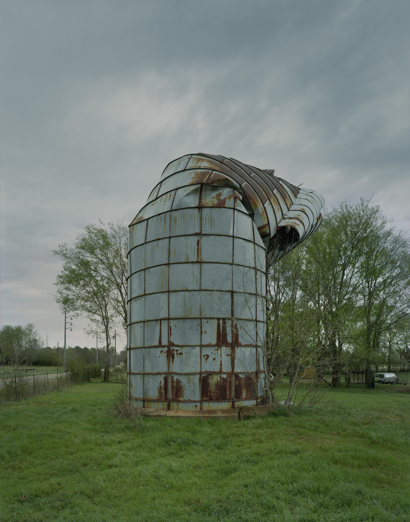 Gallery of A Moving Question: The Beauty of a Broken Silo - 4