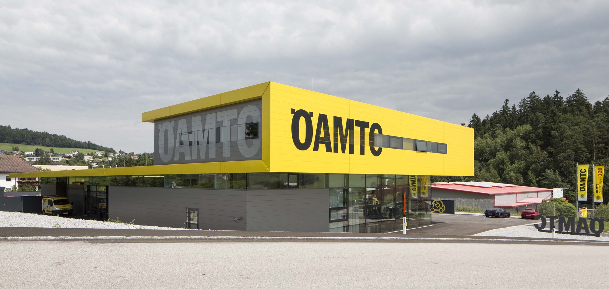 Gallery of ÖAMTC Service Centers Upper Austria / PAUAT Architects - 31