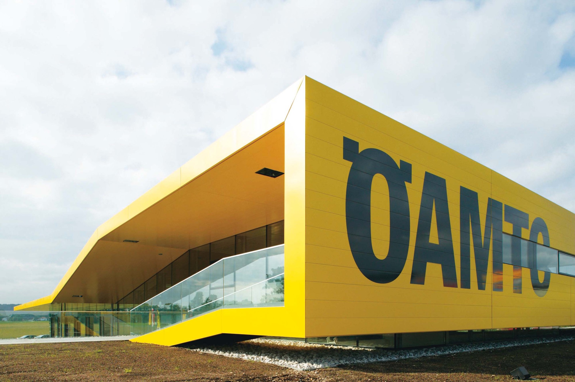 Gallery of ÖAMTC Service Centers Upper Austria / PAUAT Architects - 22