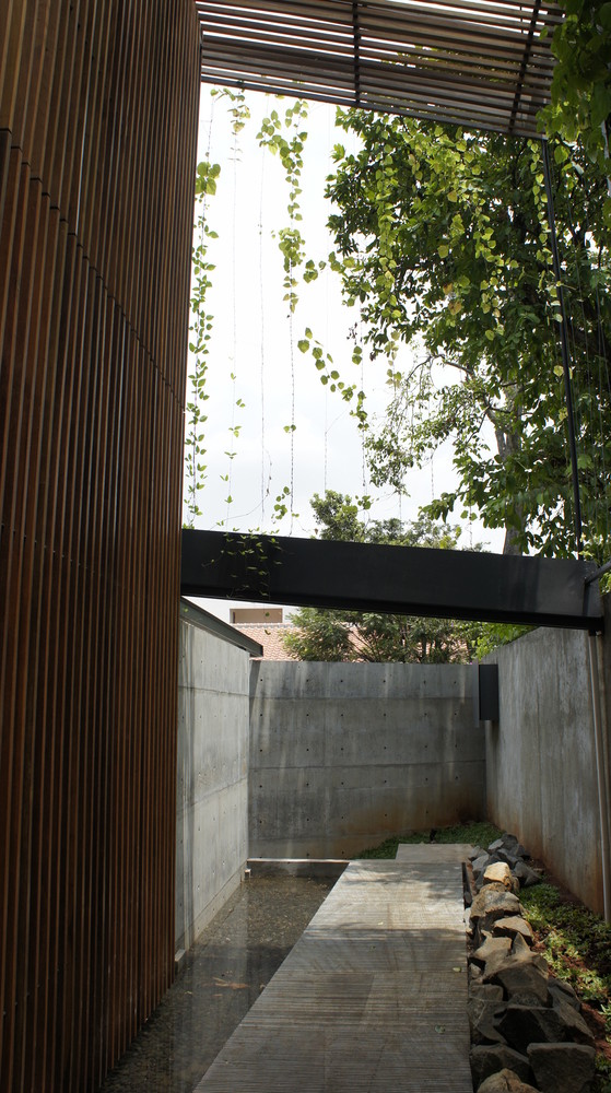 Gallery of Light+Light House / Studio TonTon - 26