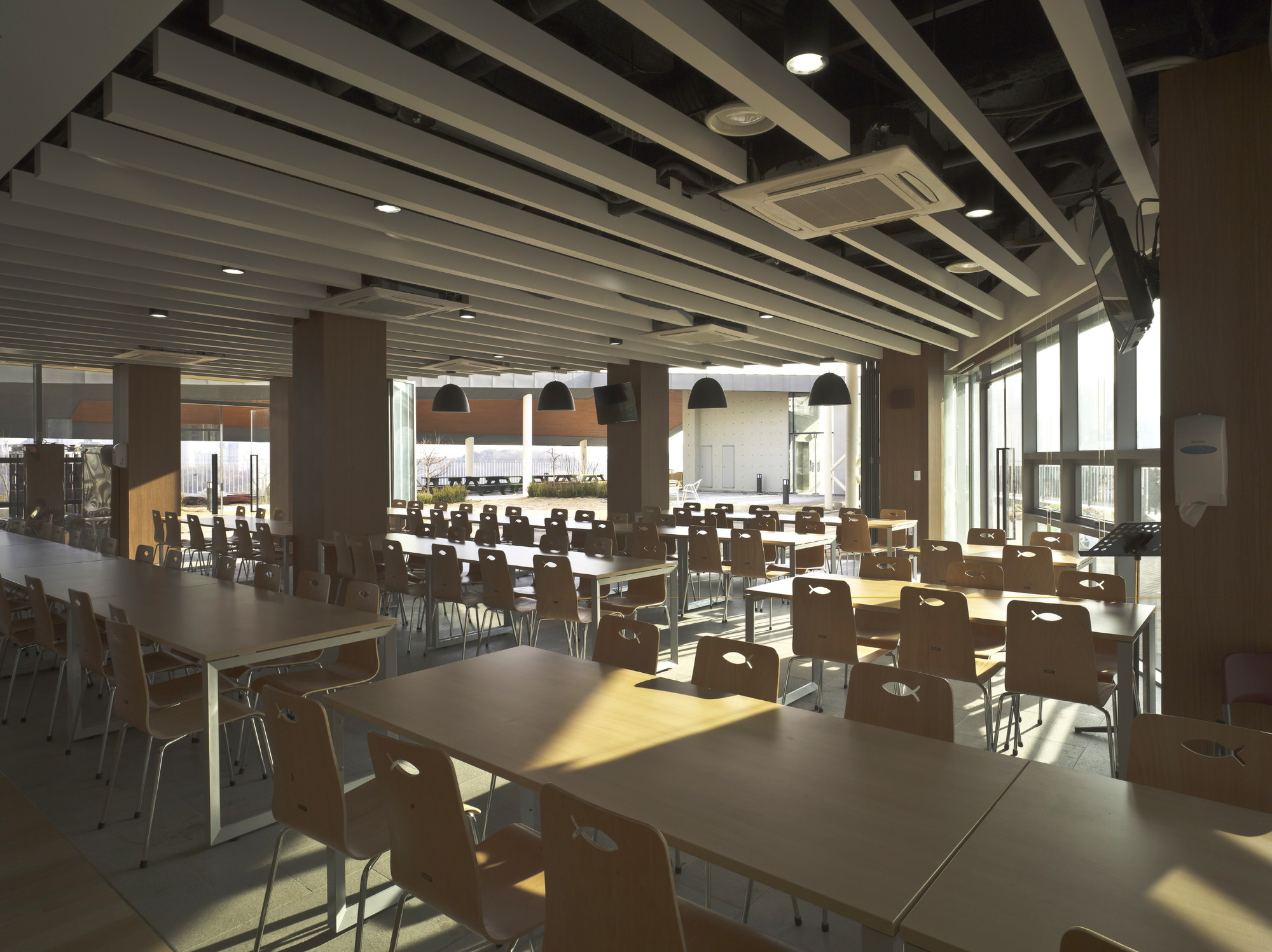 Gallery of The Sarang Community Church / Seoinn Design Group - 8