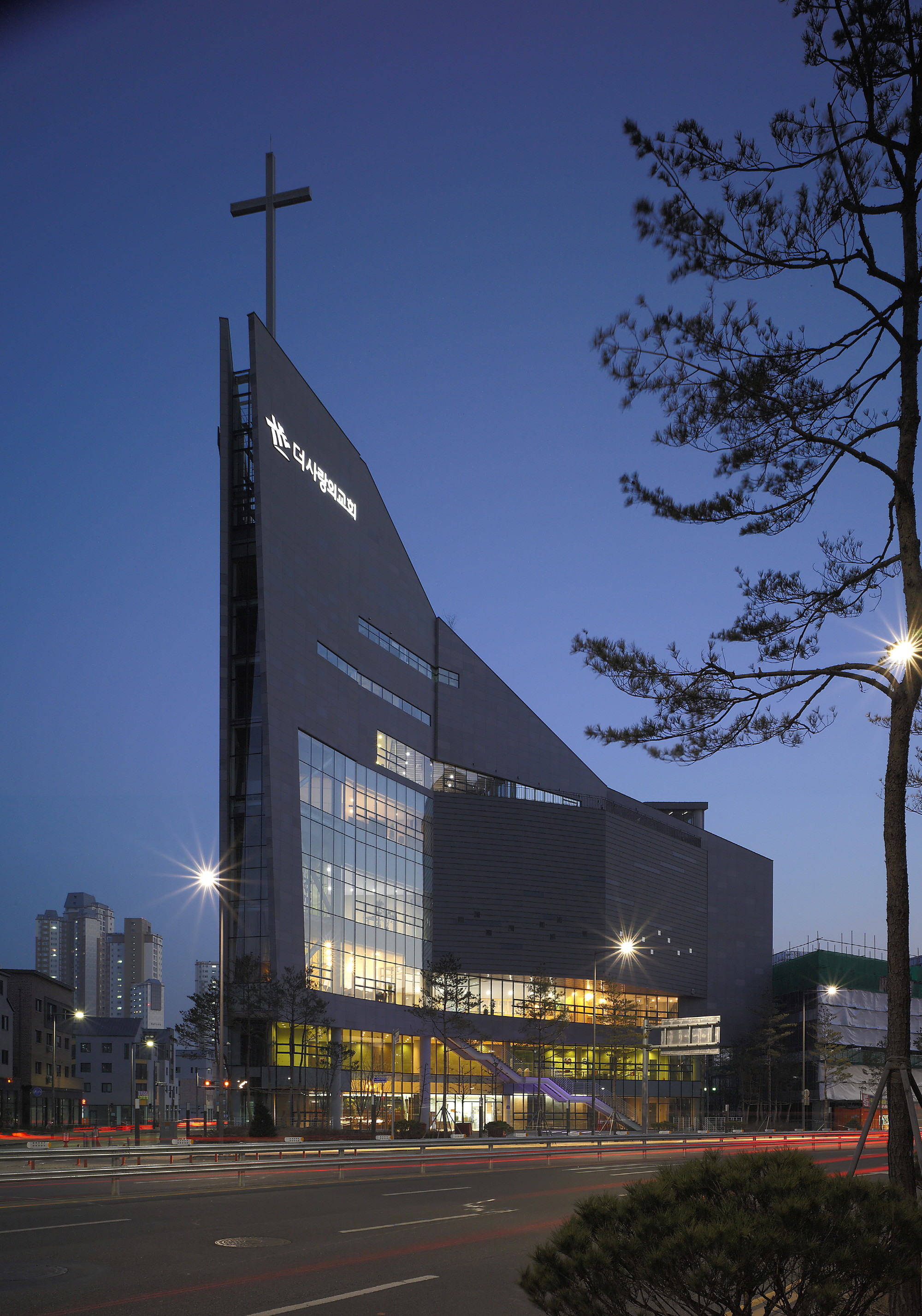 Gallery of The Sarang Community Church / Seoinn Design Group - 25