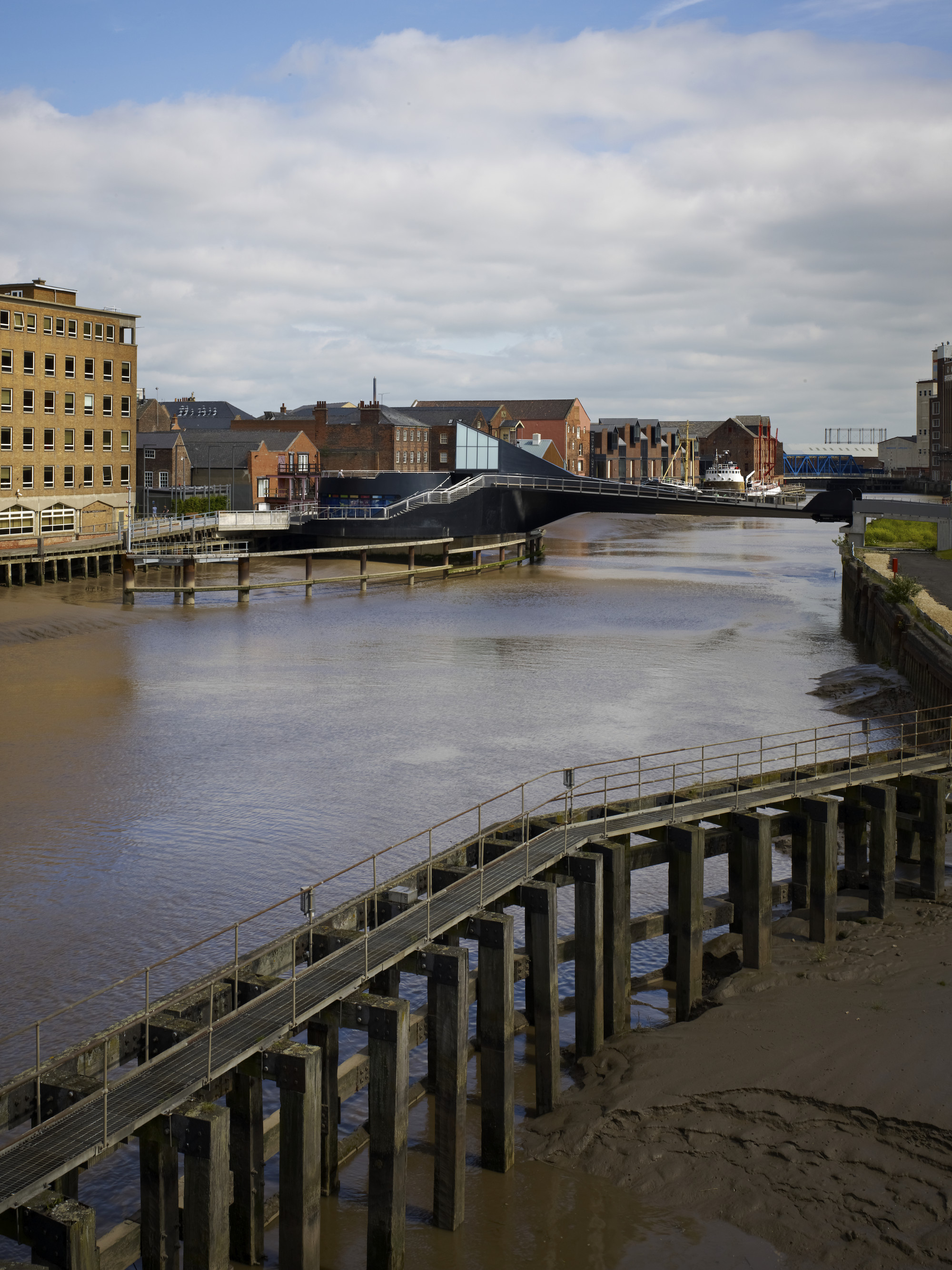 Gallery of River Hull Footbridge / McDowell + Benedetti - 13