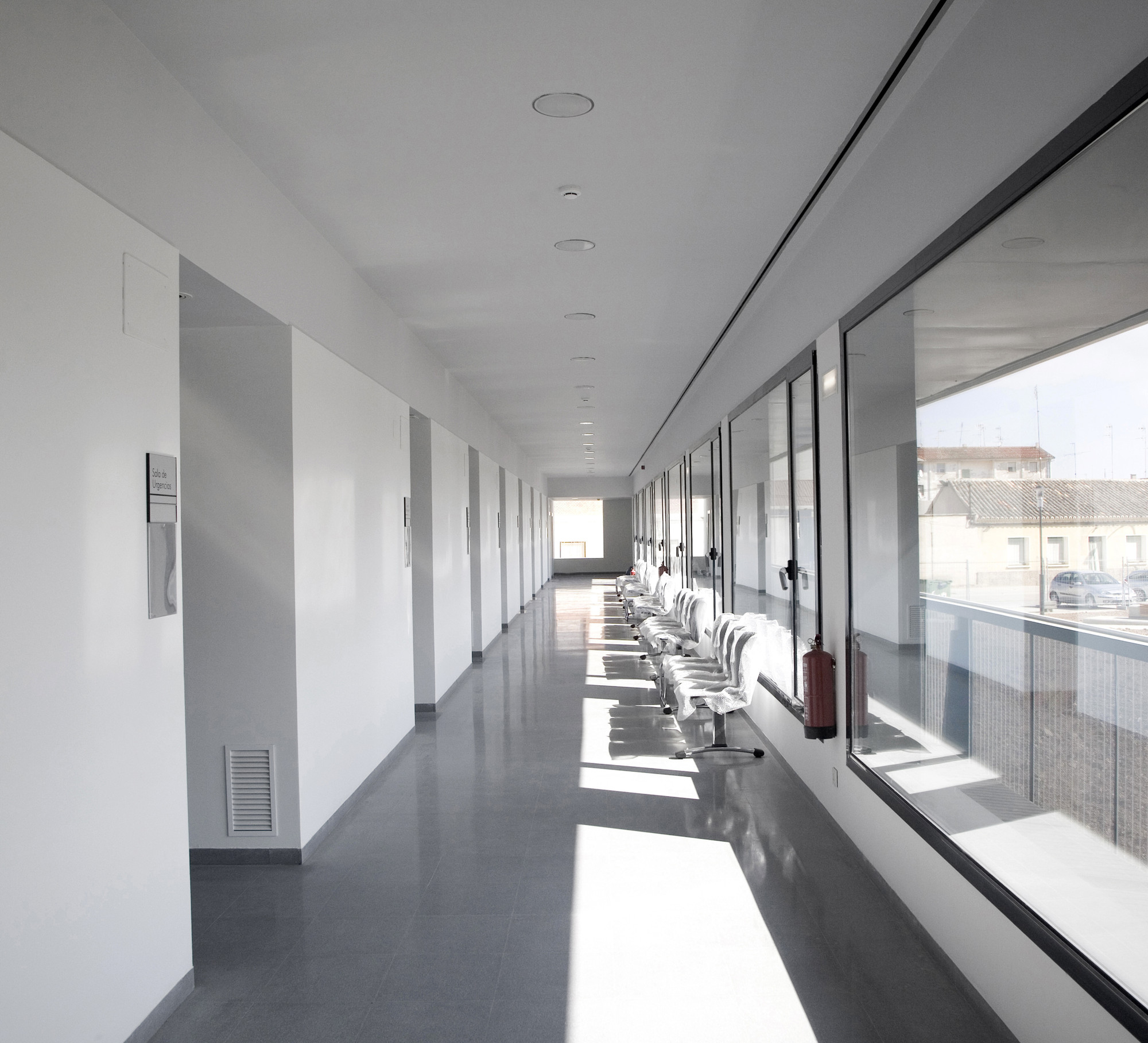 Gallery of Medical Centre Cortes / Iñigo Esparza Arquitecto - 6