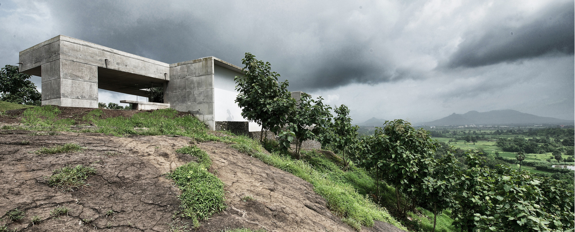 Gallery of The House Cast in Liquid Stone / SPASM Design Architects - 6