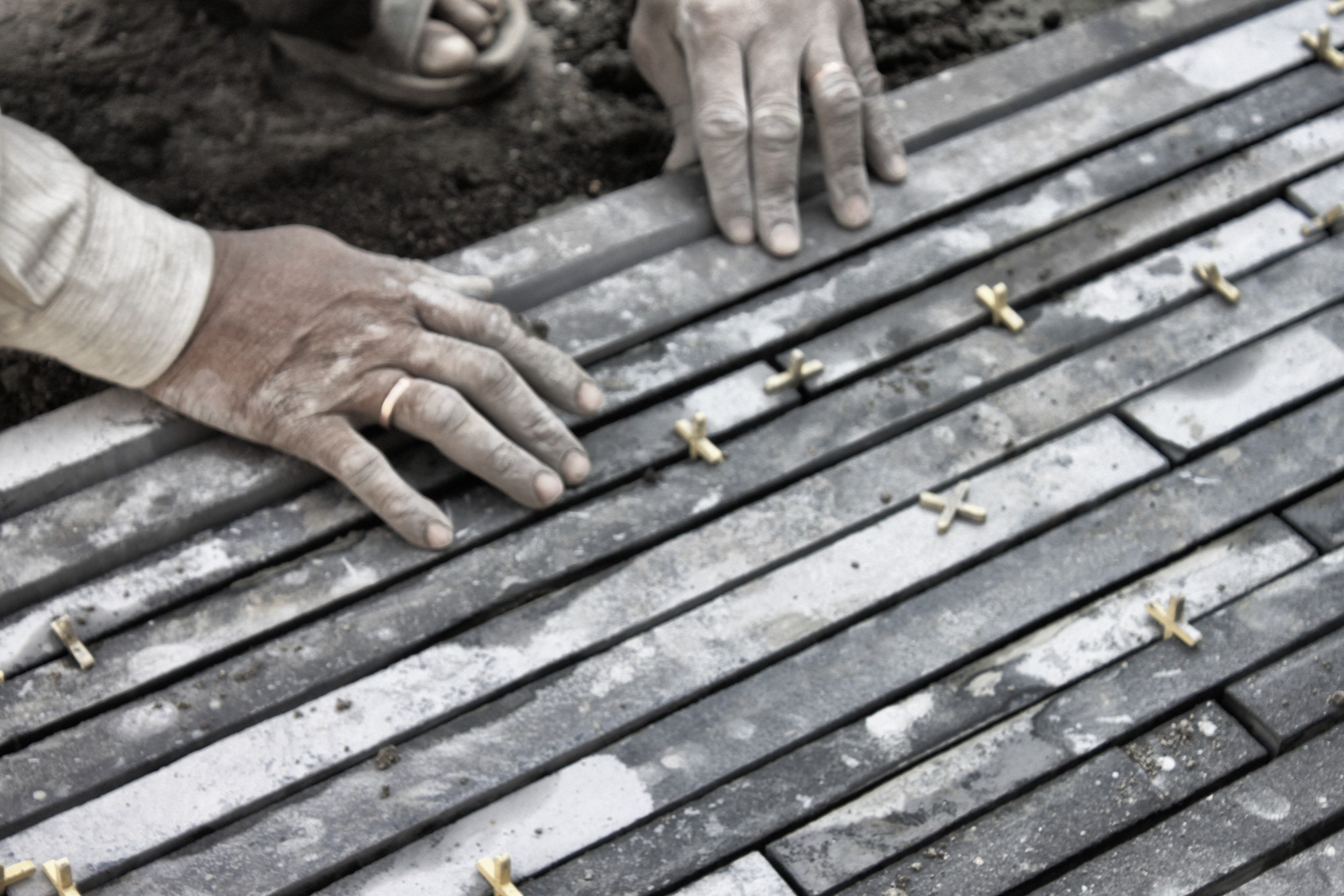 Gallery of The House Cast in Liquid Stone / SPASM Design Architects - 9