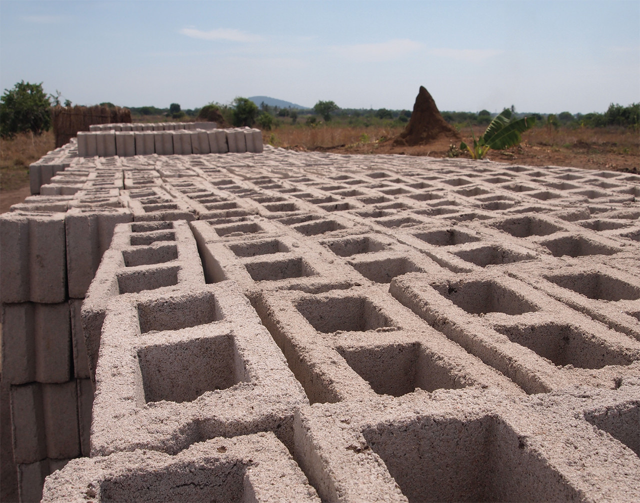 Galeria de Projeto de Centro de Treinamento em Mocuba / Architecture ...