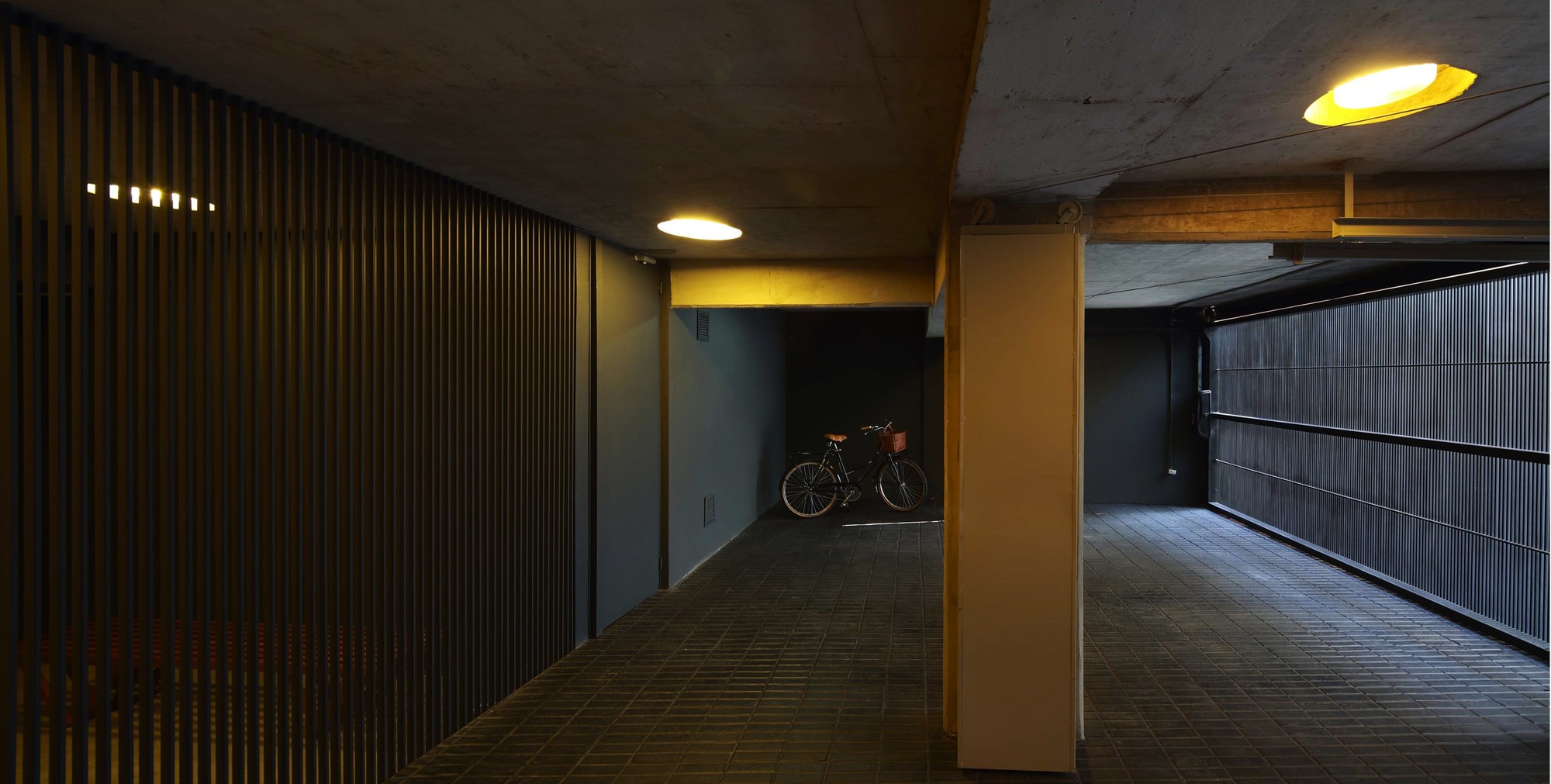 Gallery of Clustered Dwellings Building / Ana Smud + Estudio Rietti ...