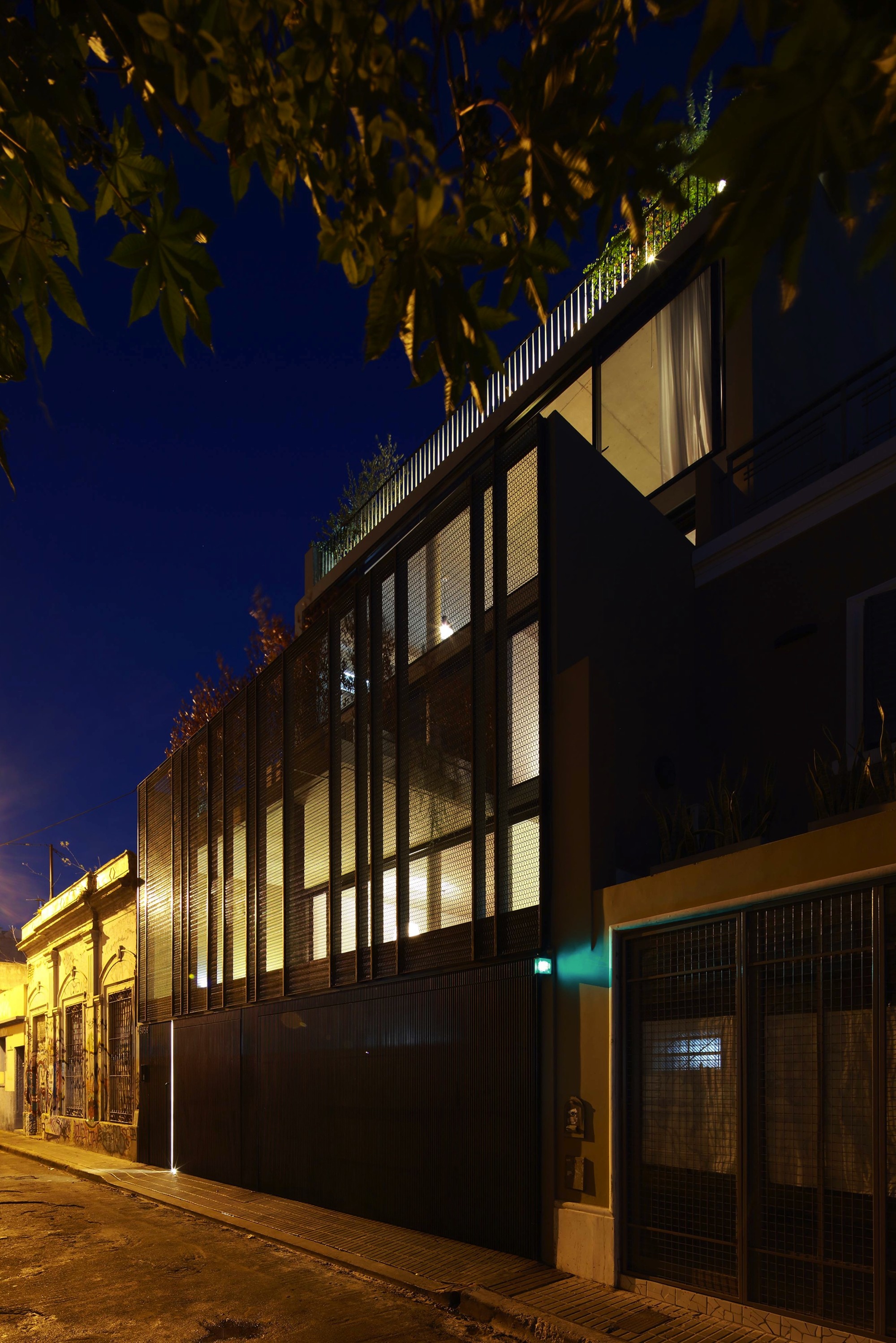 Gallery of Clustered Dwellings Building / Ana Smud + Estudio Rietti ...