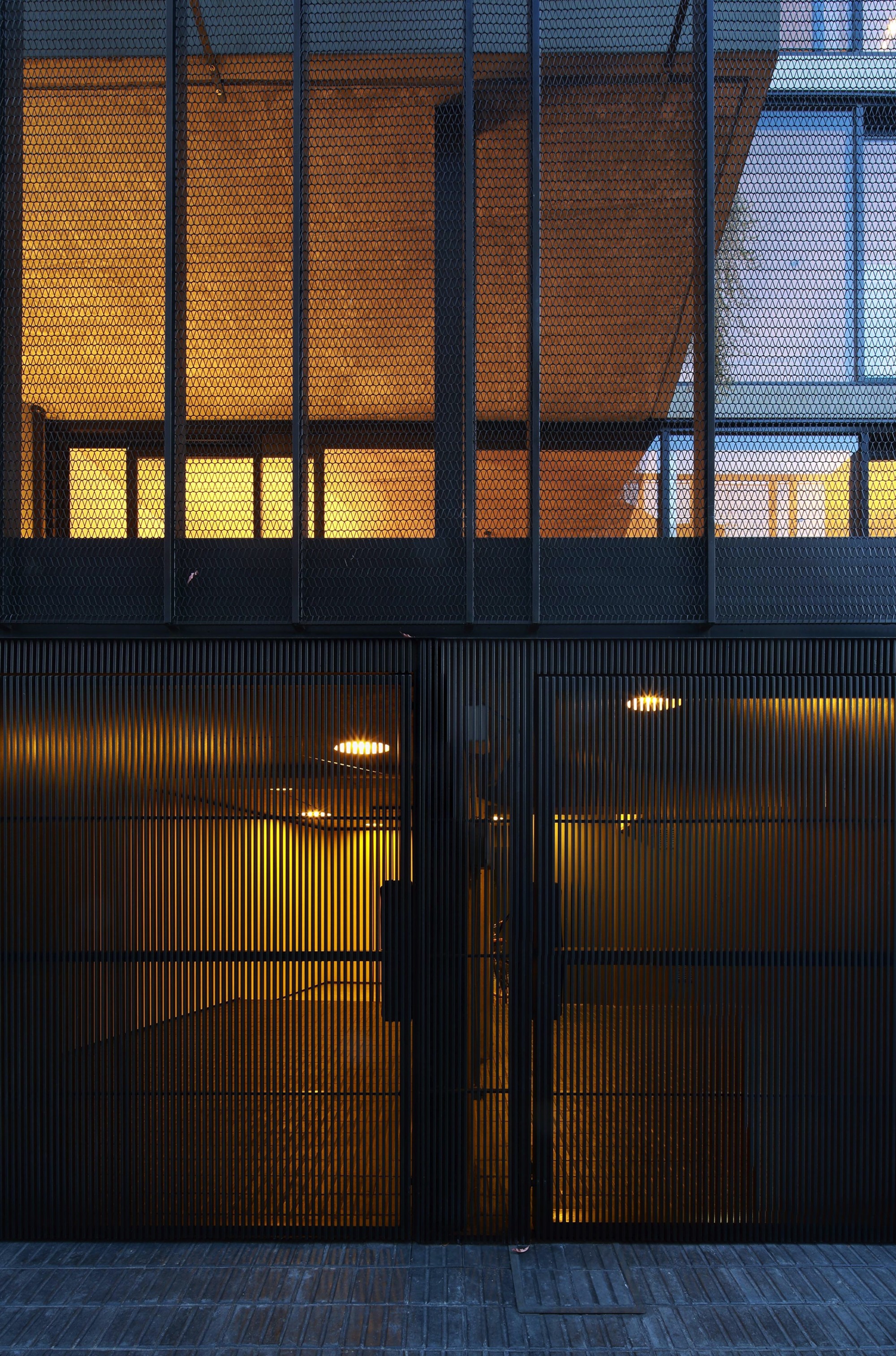 Gallery of Clustered Dwellings Building / Ana Smud + Estudio Rietti ...