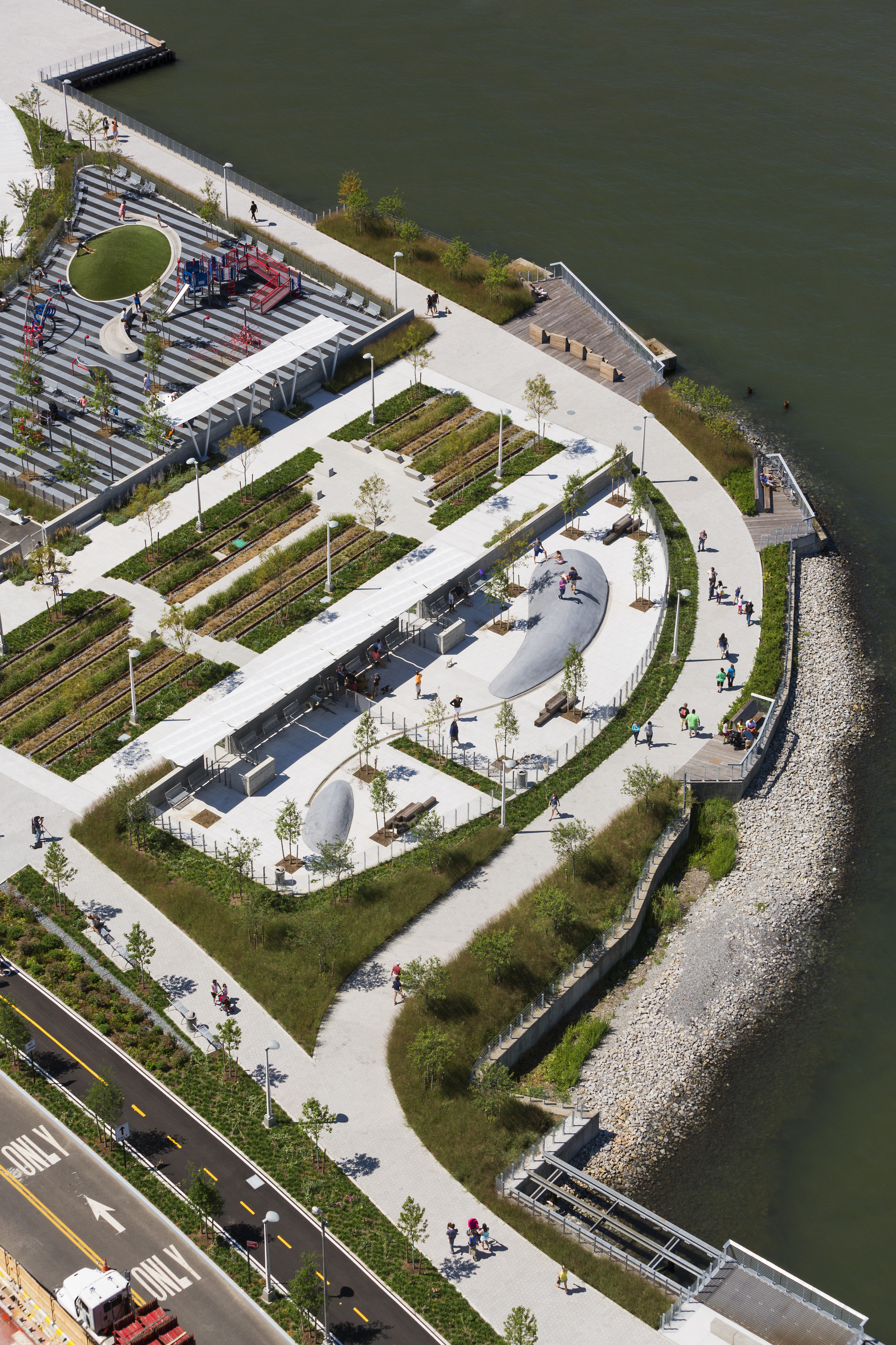 Gallery of Hunter’s Point South Waterfront Park / Thomas Balsley ...