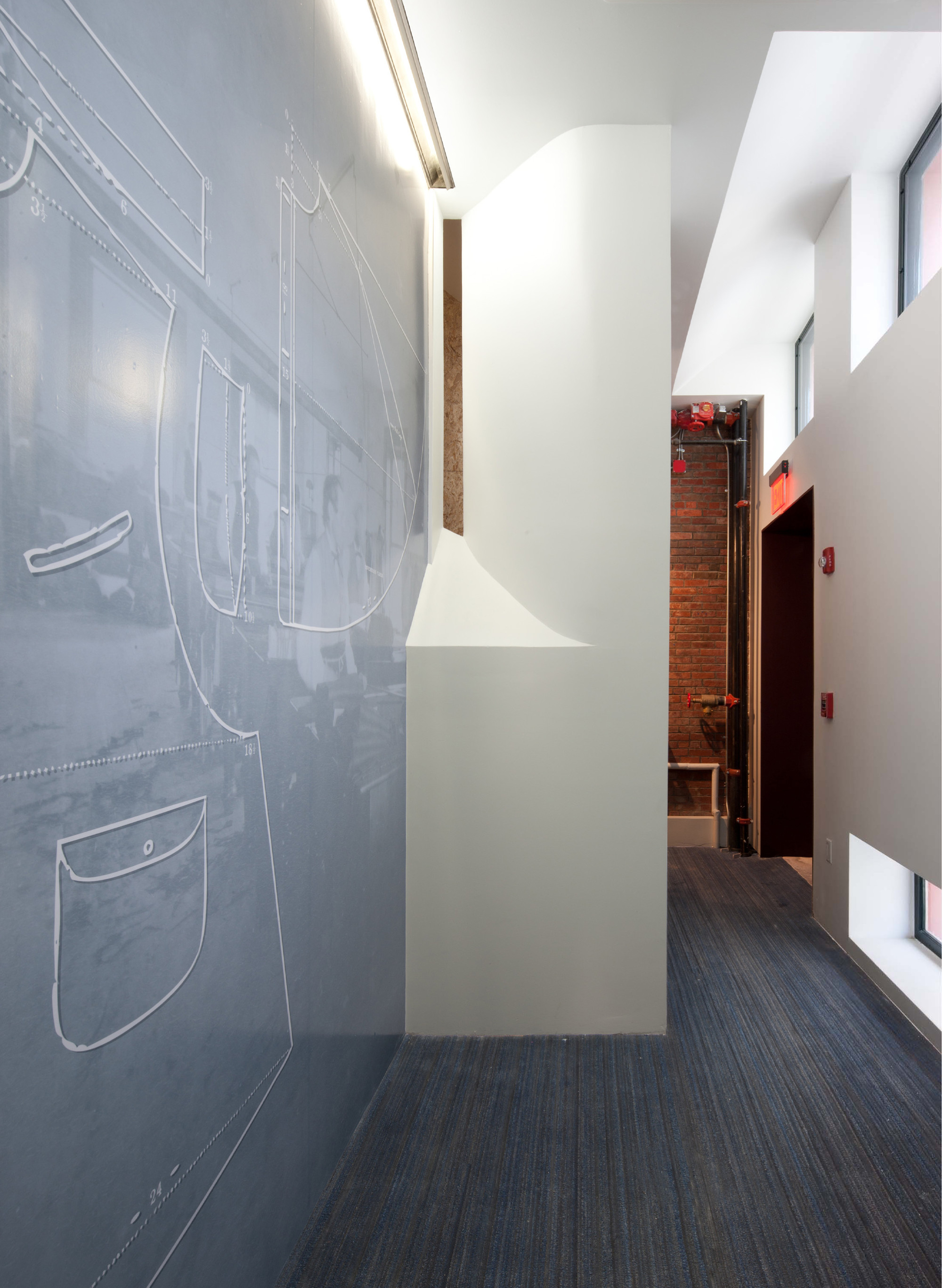 Galeria de Edifício Hayden / CUBE Design + Research - 22