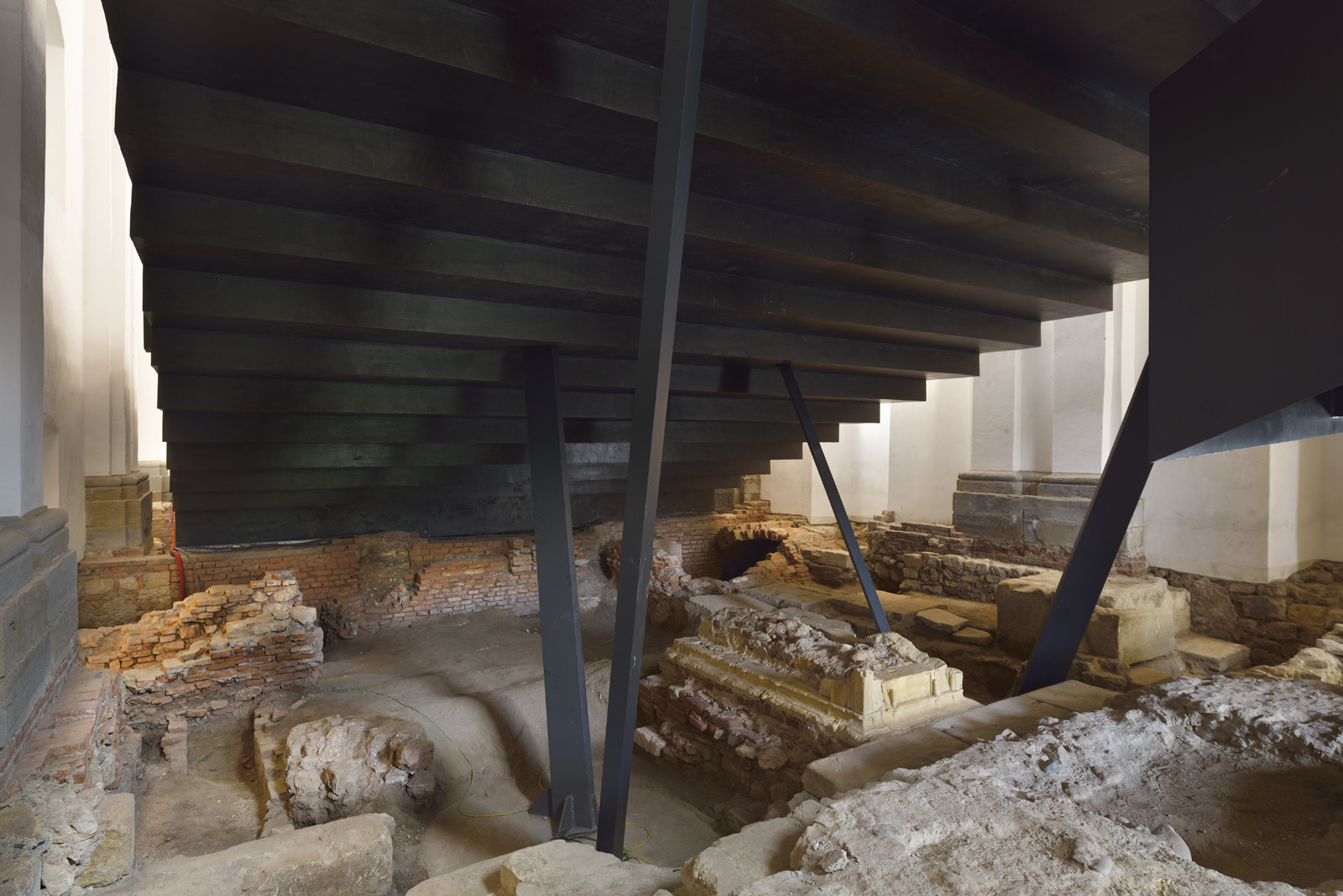 Gallery of Ptuj Performance Center / Enota - 28
