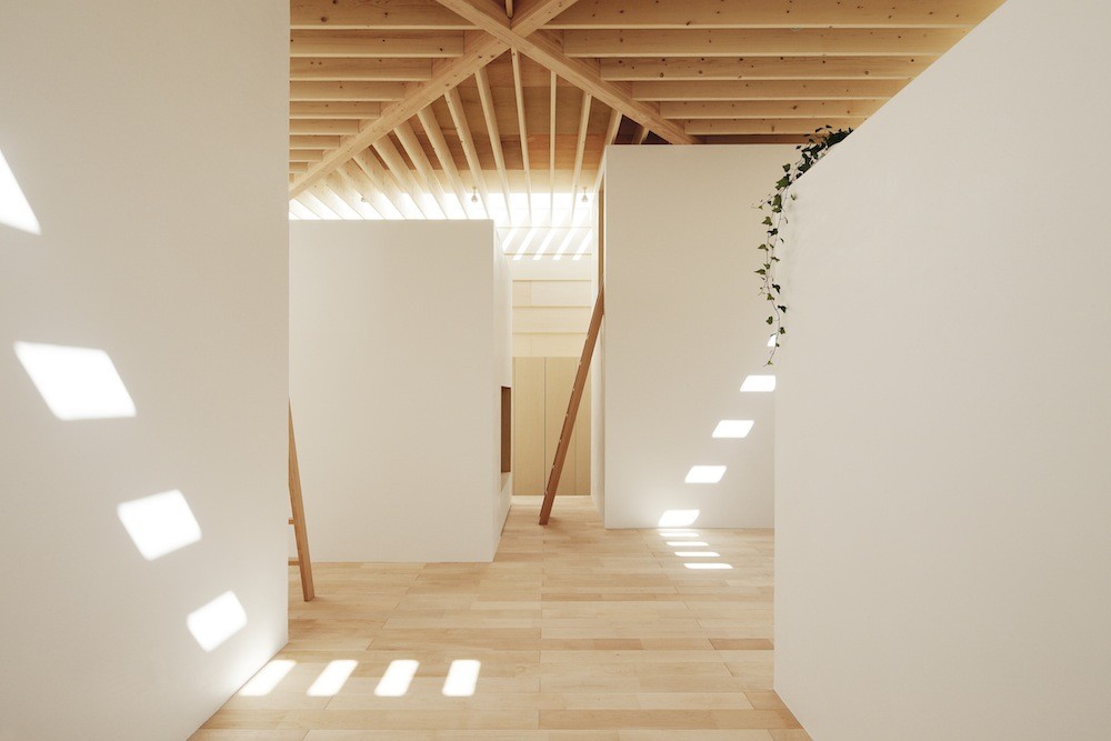 Gallery of Light Walls House / mA-style architects - 12