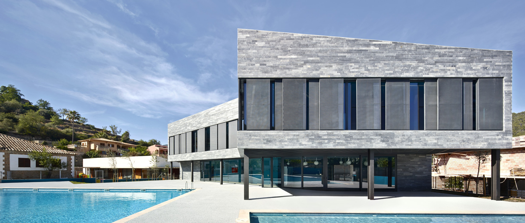 Gallery of Municipal Sports Center and Swimming Pools / Alfonso Reina - 14