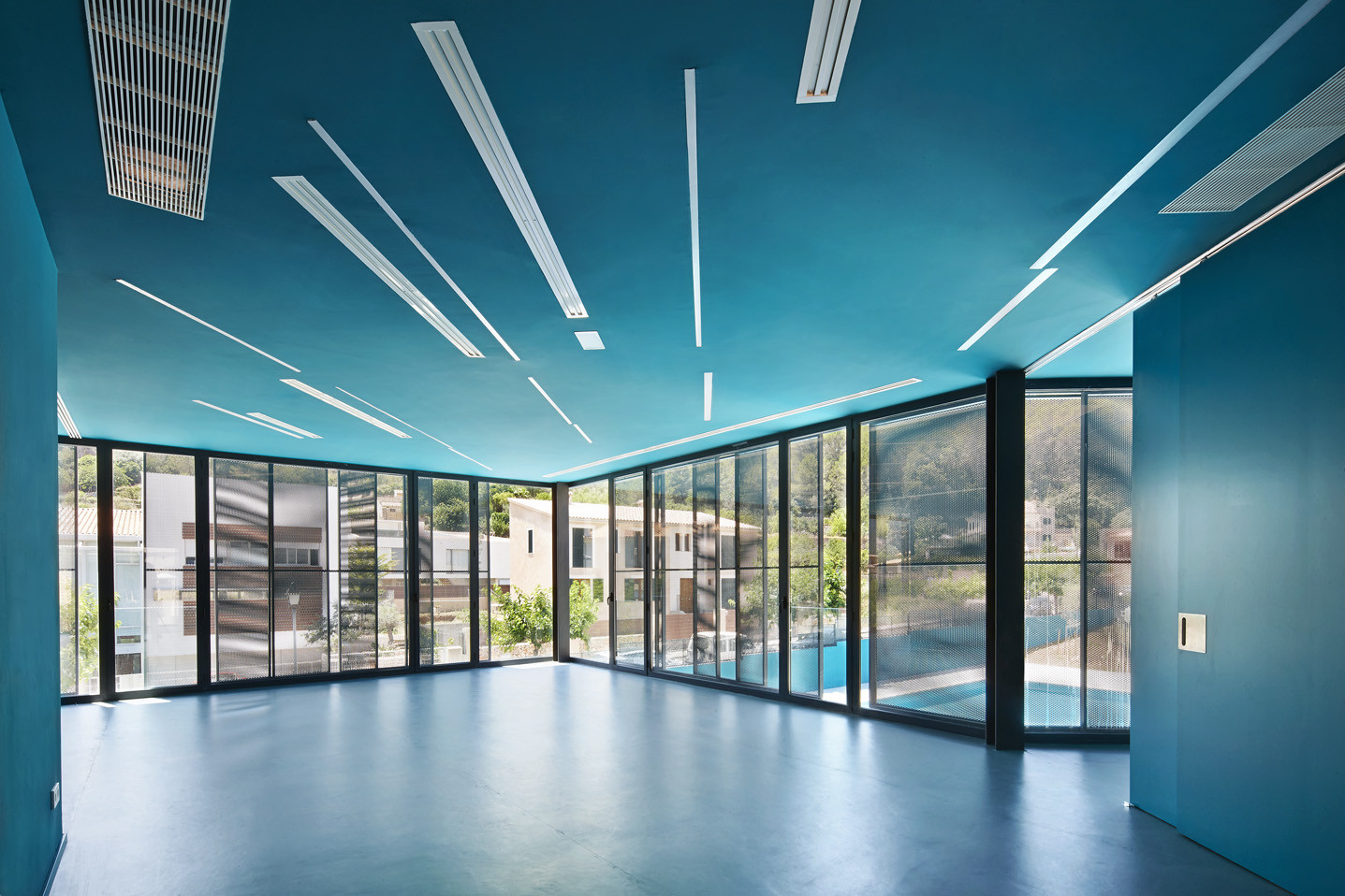 Gallery of Municipal Sports Center and Swimming Pools / Alfonso Reina - 7