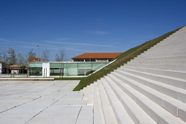 Gallery of Mogadouro`S Bus Station / Cannatà & Fernandes - 10