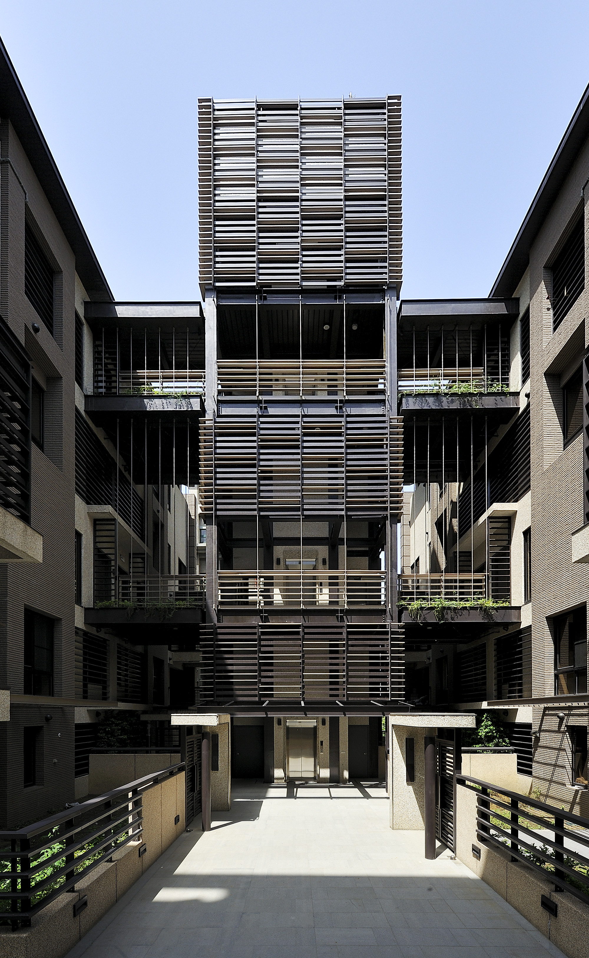 Gallery of Mountain Moon / Chin Architects - 9