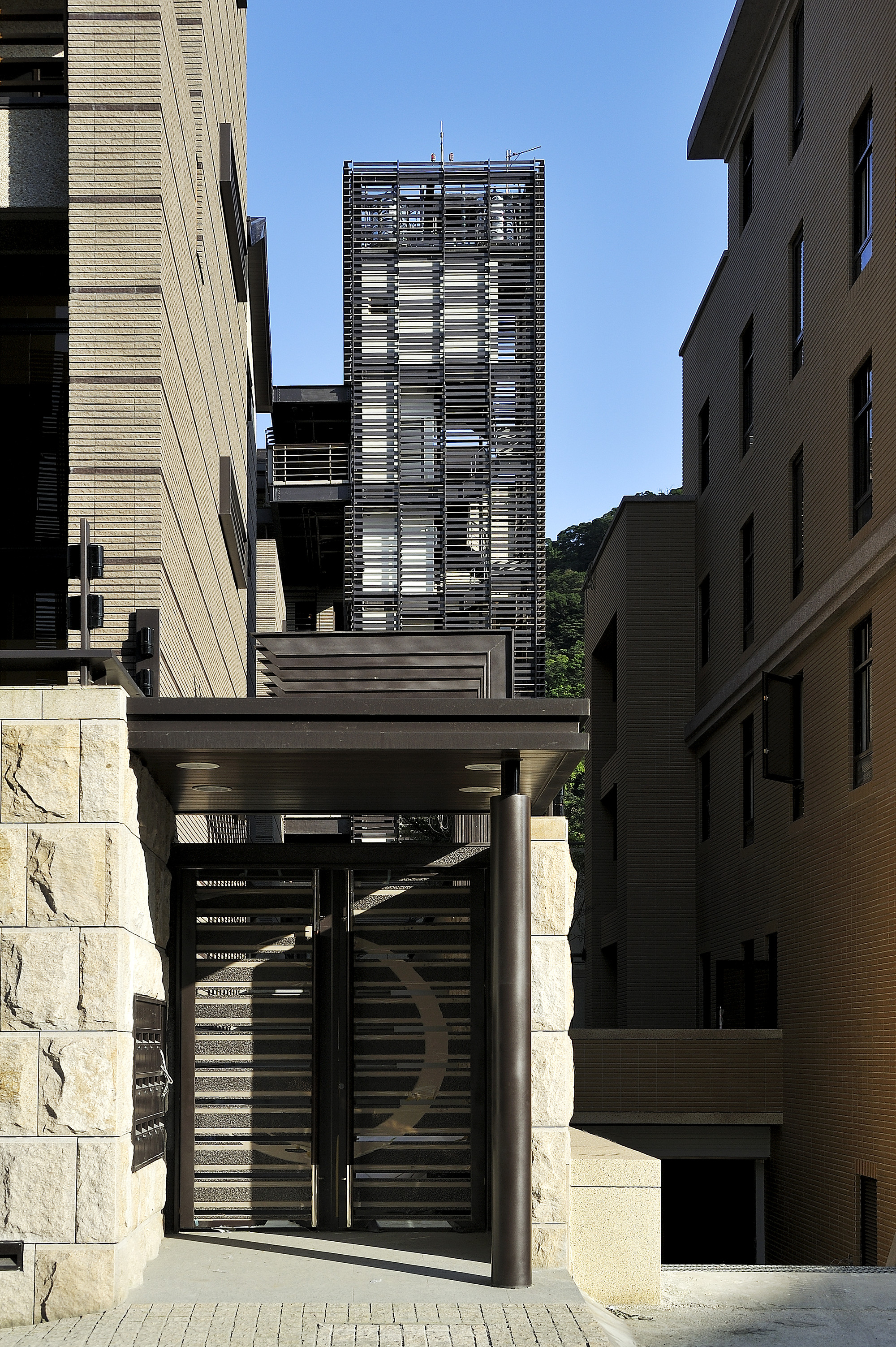 Gallery of Mountain Moon / Chin Architects - 24