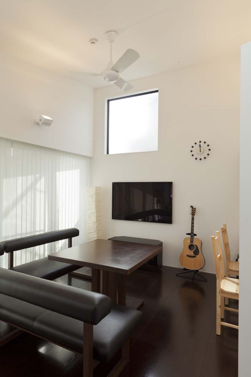 Gallery of House in Shimomaruko / Atelier HAKO Architects - 10