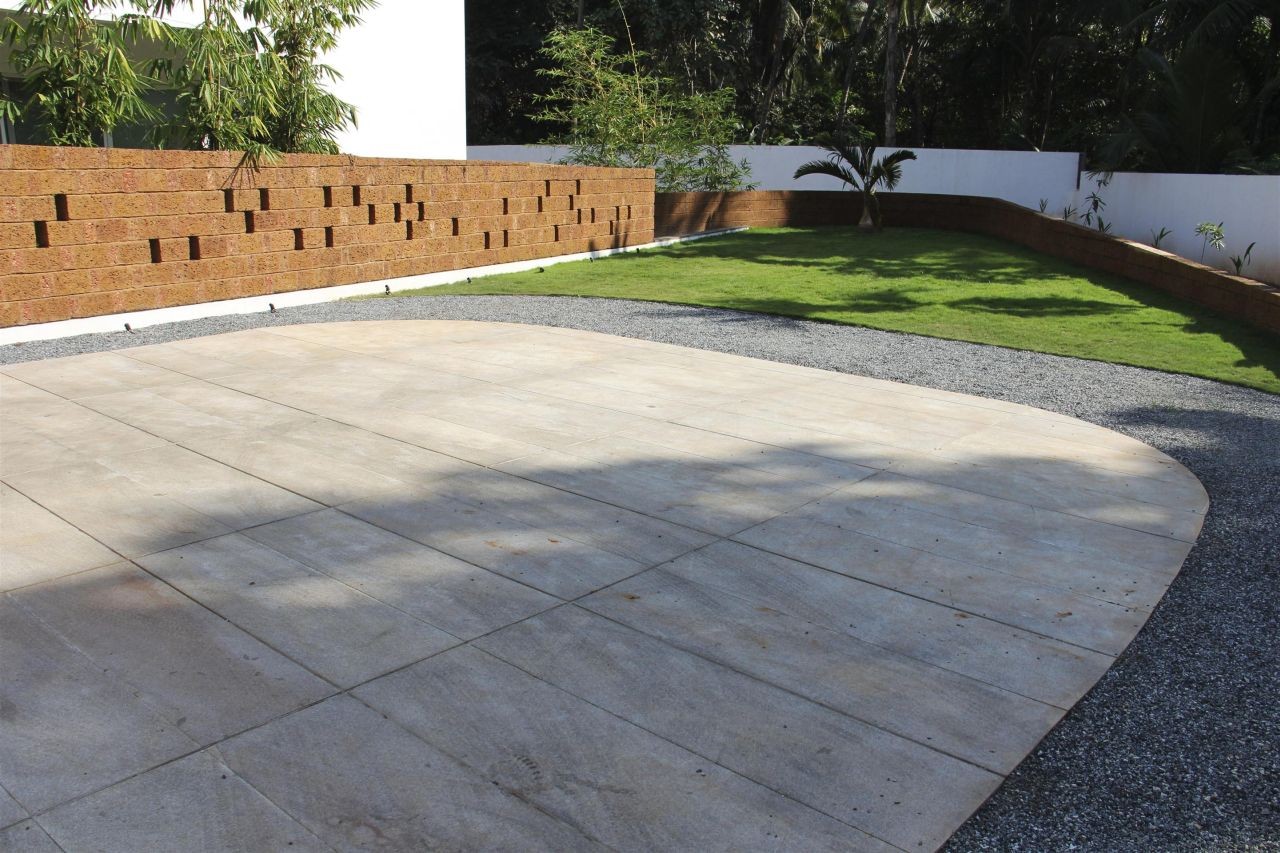 Gallery of The Running Wall Residence / LIJO RENY architects - 15